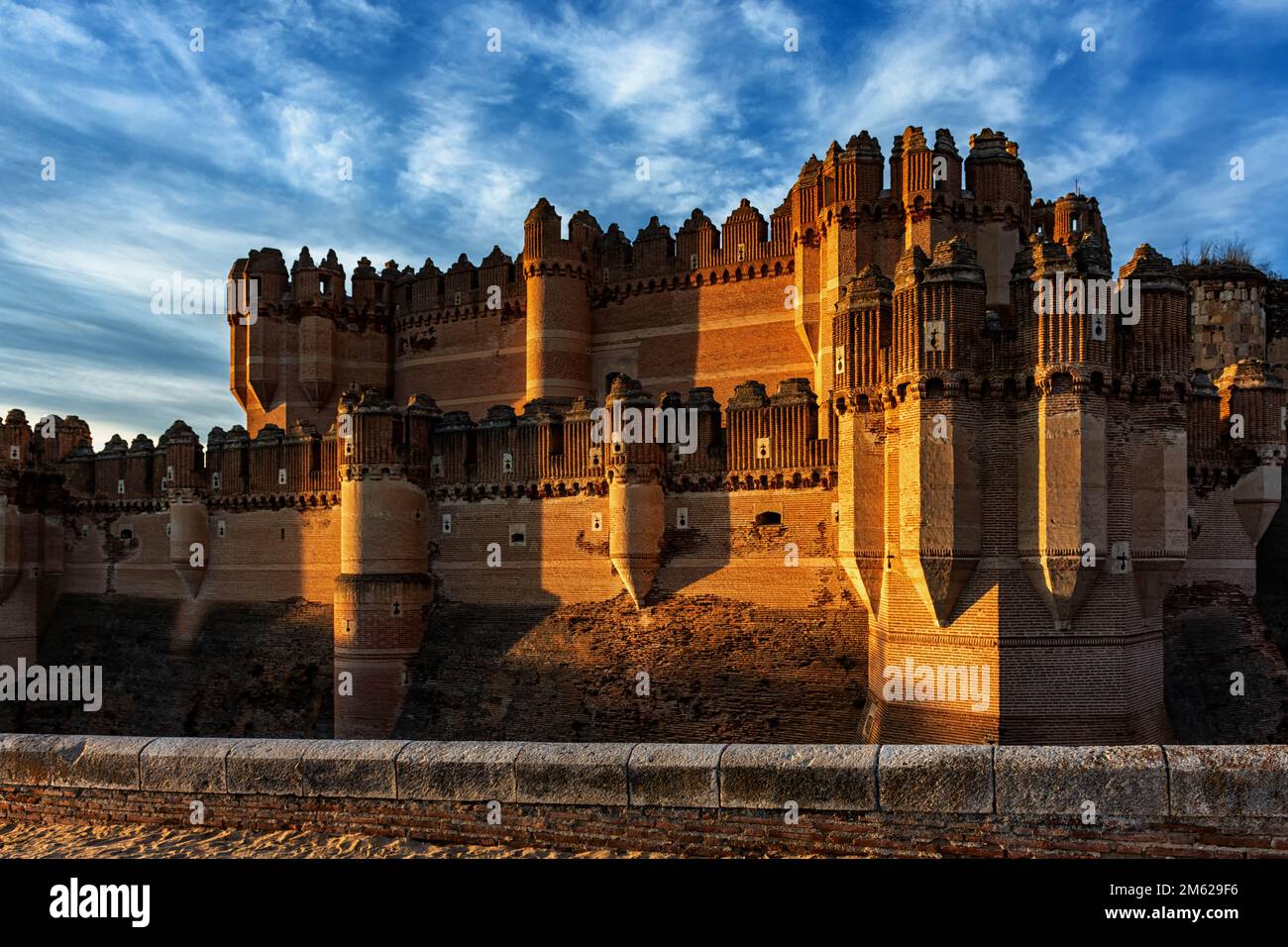 Castillo gotico hi-res stock photography and images - Alamy