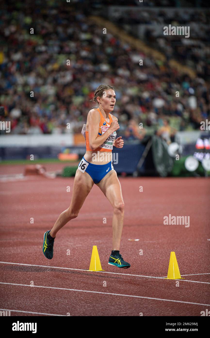 Maureen Koster participating in the 5000 meters at the European ...