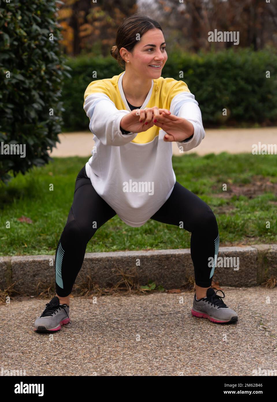 Full squat hi-res stock photography and images - Alamy
