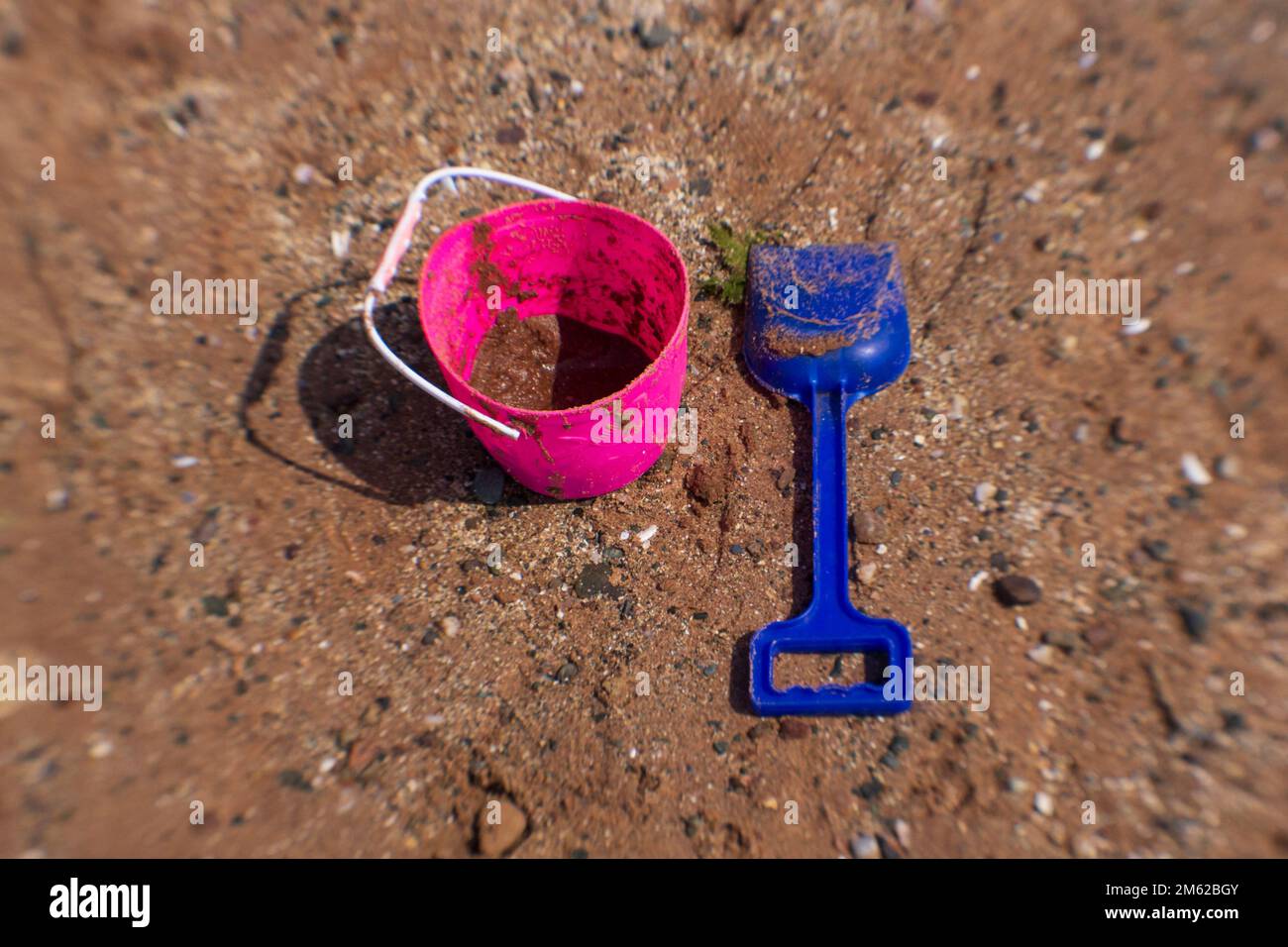 Bucket and shade on a sandy beach Stock Photo - Alamy