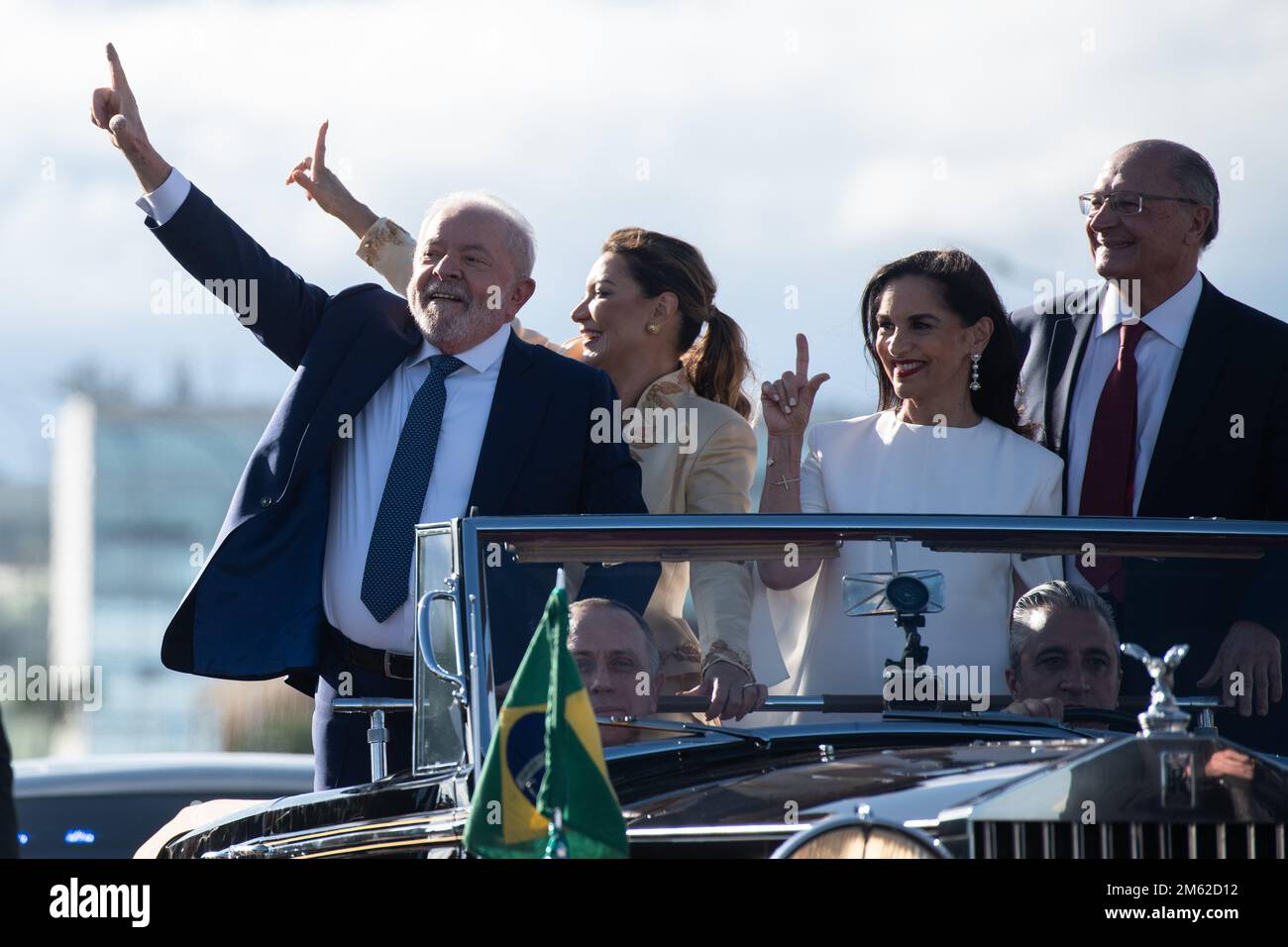 Brasilia, Brazil. 01st Jan, 2023. Luiz Inacio Lula da Silva (l), the ...