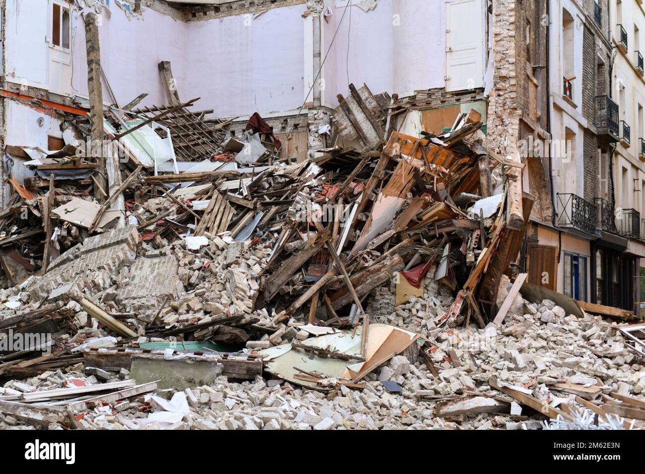 Wreckage after construction house hi-res stock photography and images ...