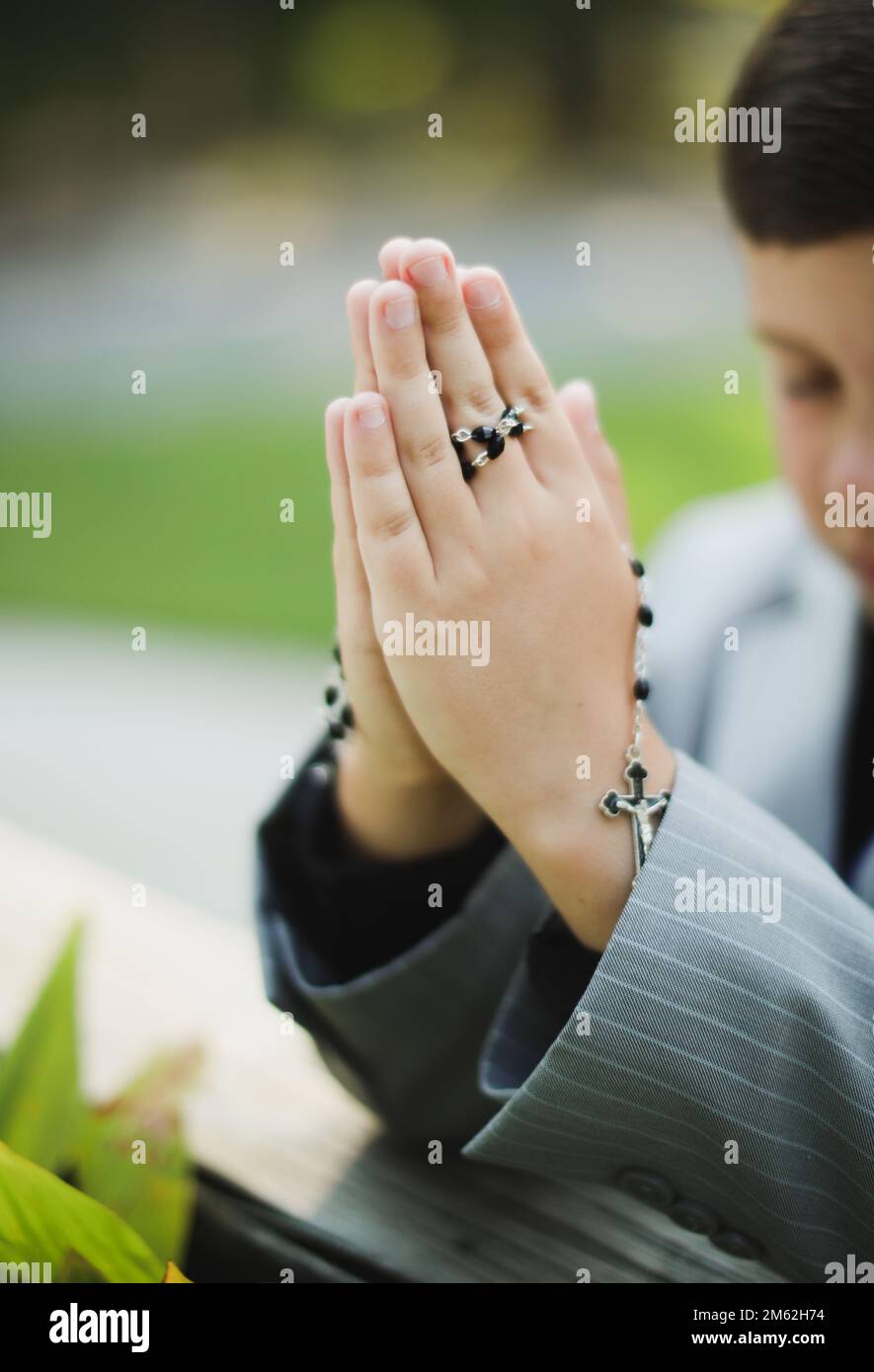 Wedding rings hand bride black hi-res stock photography and images - Alamy