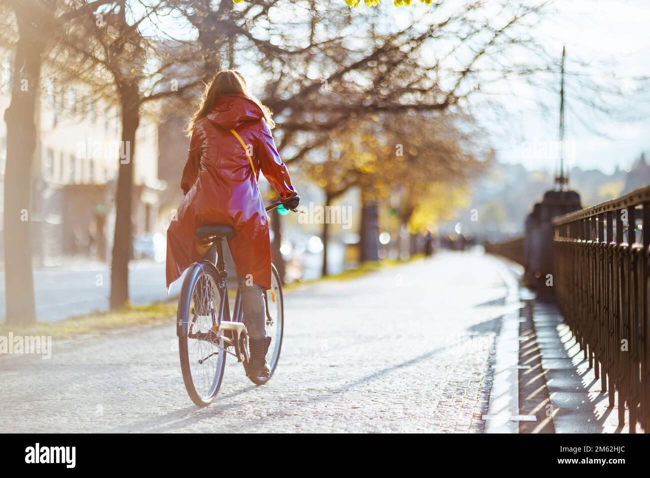 Person red bicycle from behind hi-res stock photography and images - Alamy