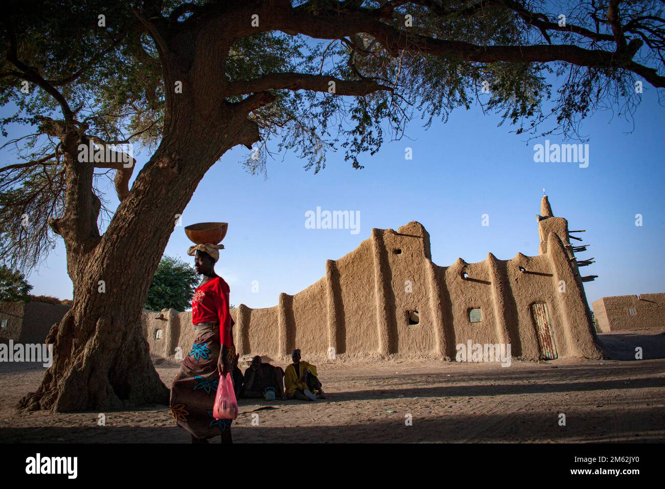 Africa /Mali/Lere /Peopel sitting by the clay mosque in the Saharan ...