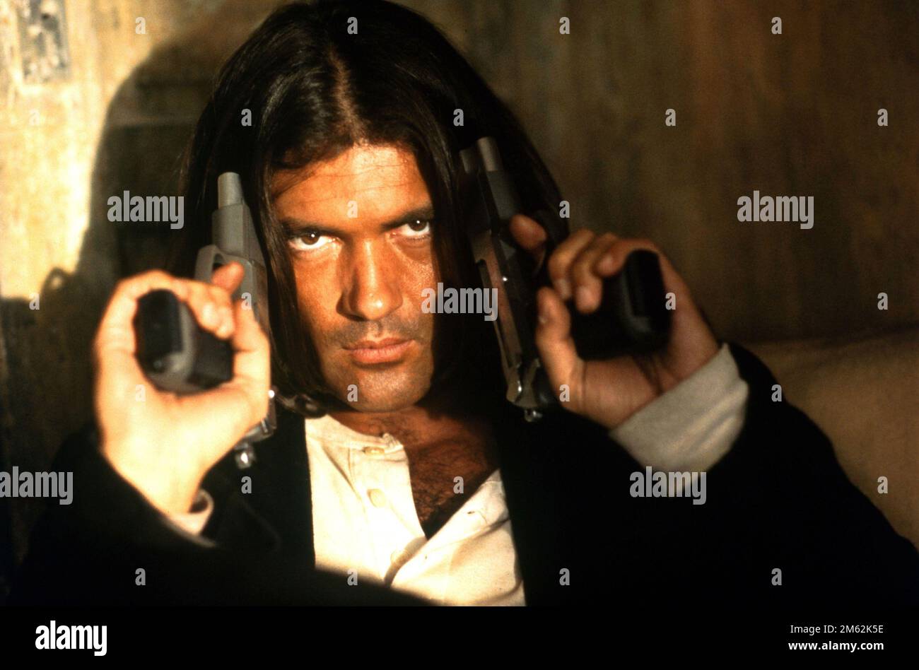 ANTONIO BANDERAS in DESPERADO (1995), directed by ROBERT RODRIGUEZ ...