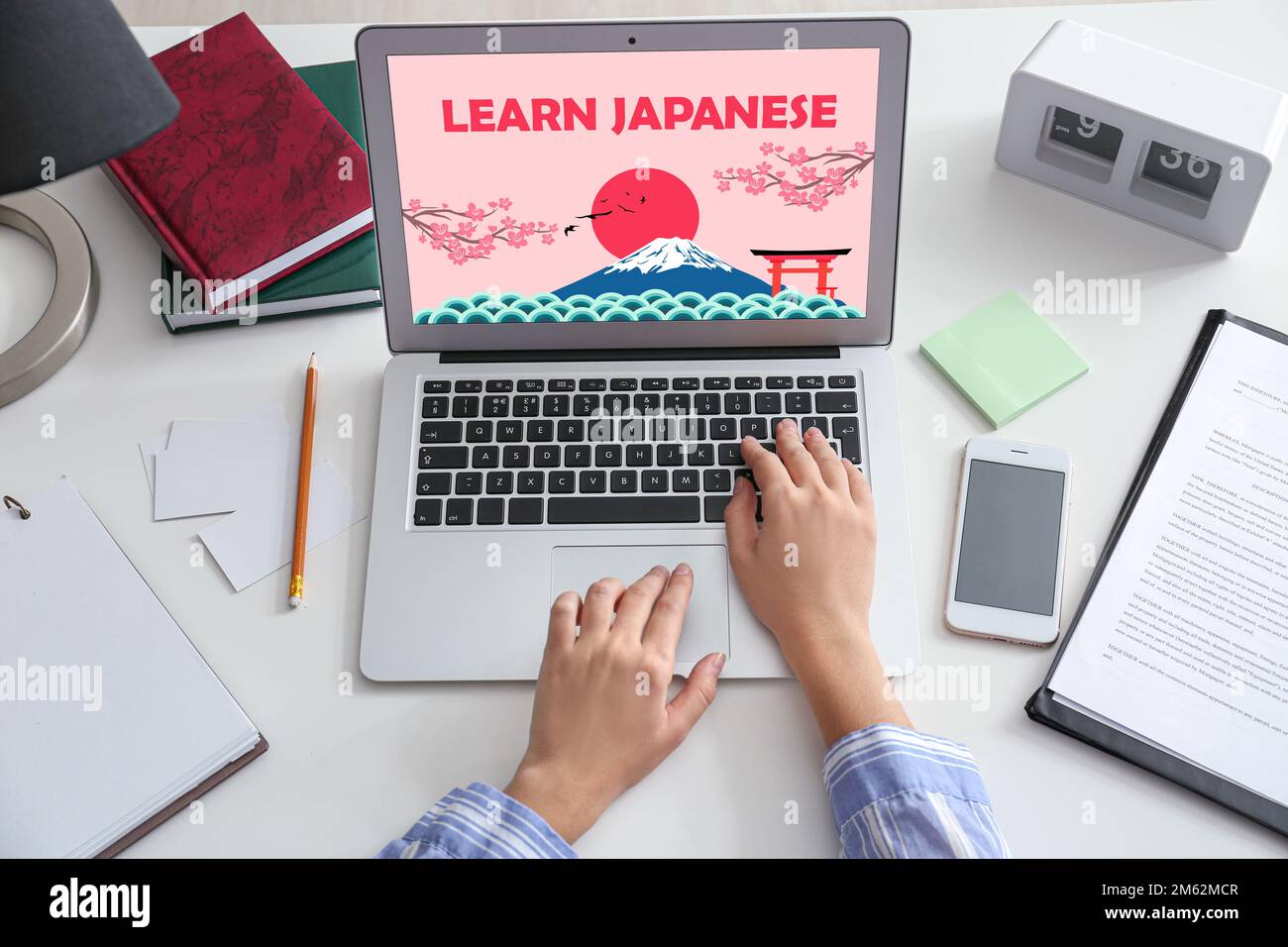 Learn japanese language online hi-res stock photography and images - Alamy