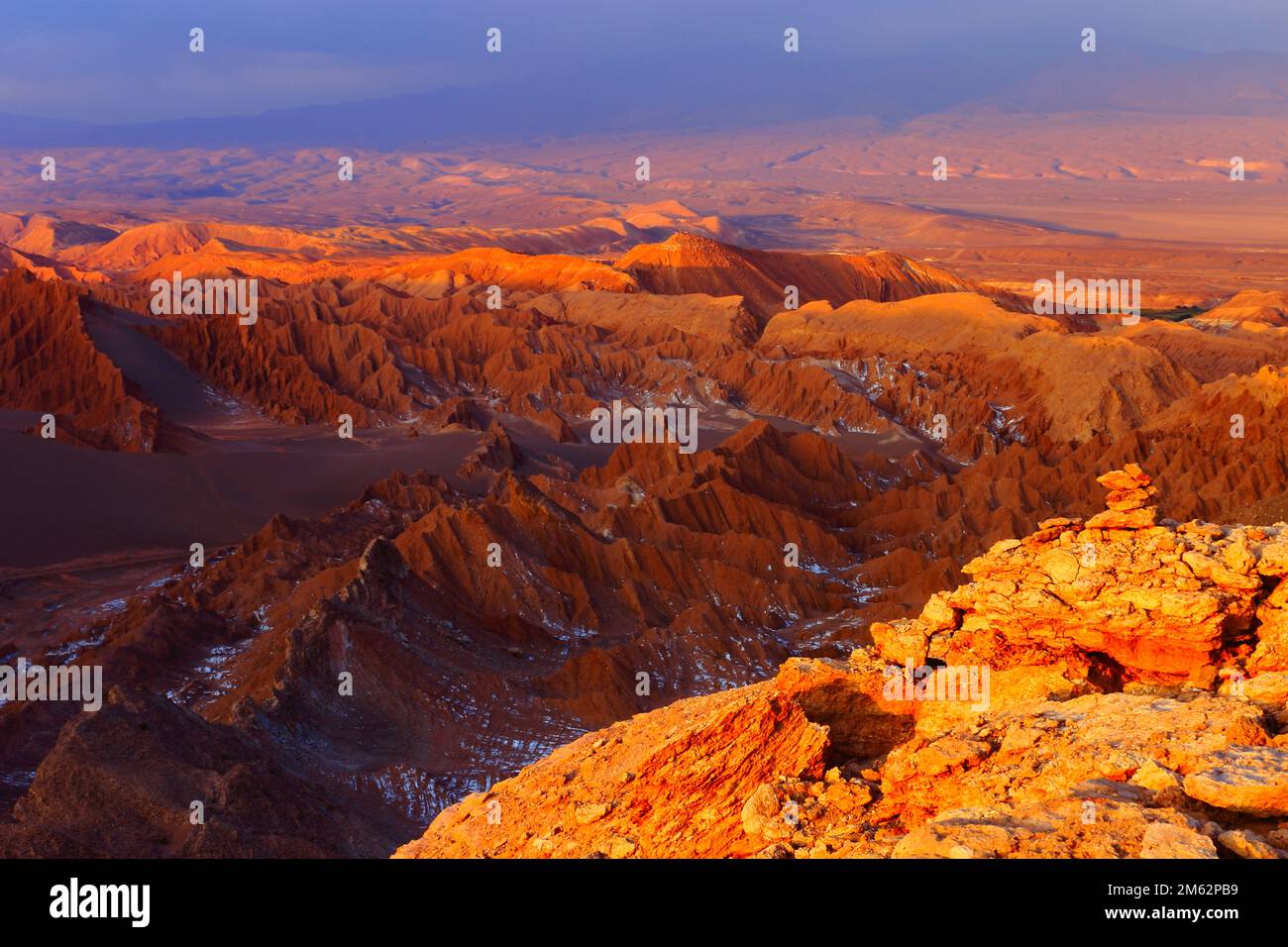 Valley of the Moon at Sunset, Atacama Desert dramatic landscape, Chile ...
