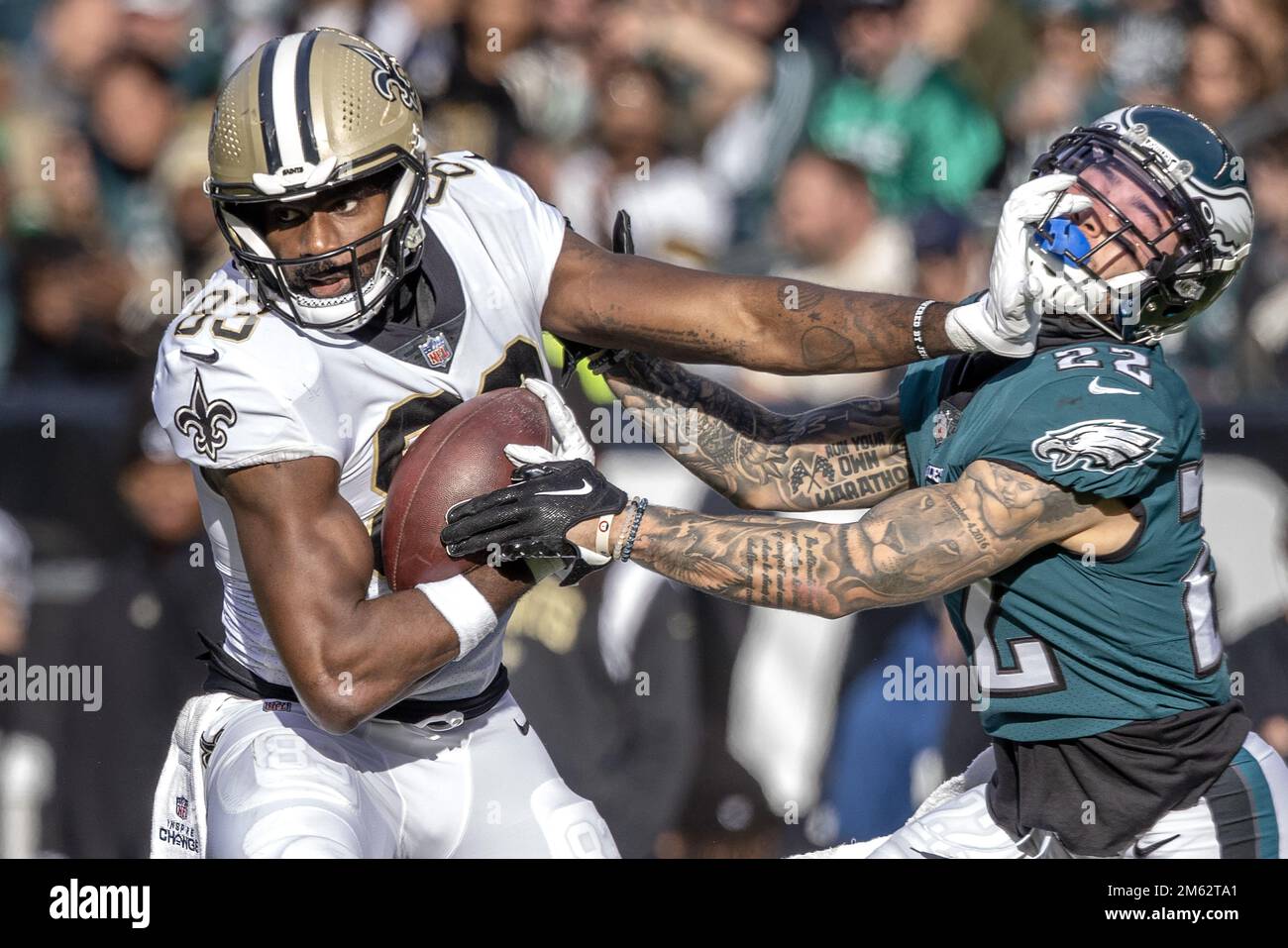 New Orleans Saints tight end Juwan Johnson (83) pushes away from ...