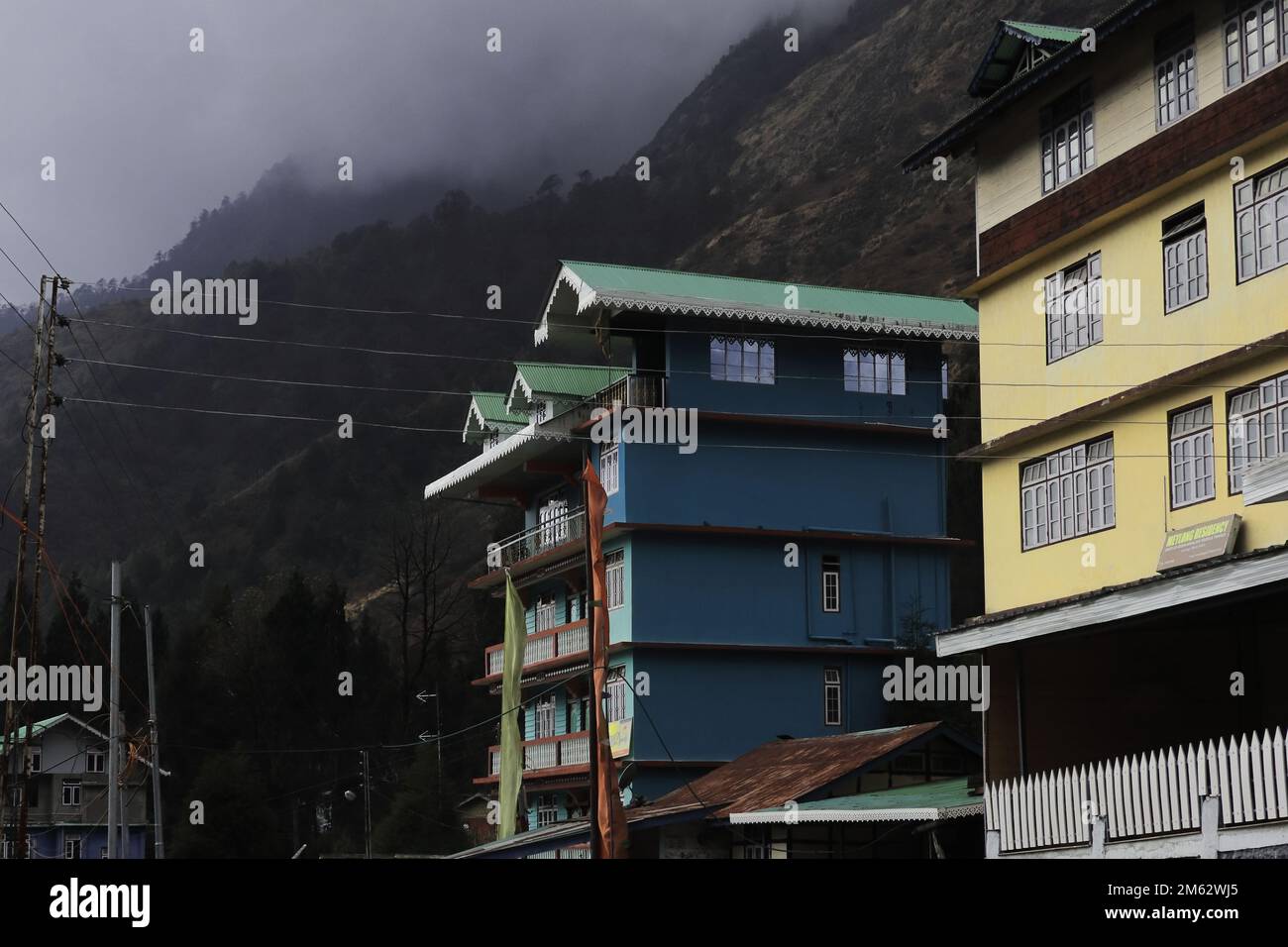 lachung, a beautiful mountain village in sikkim located at himalayan ...