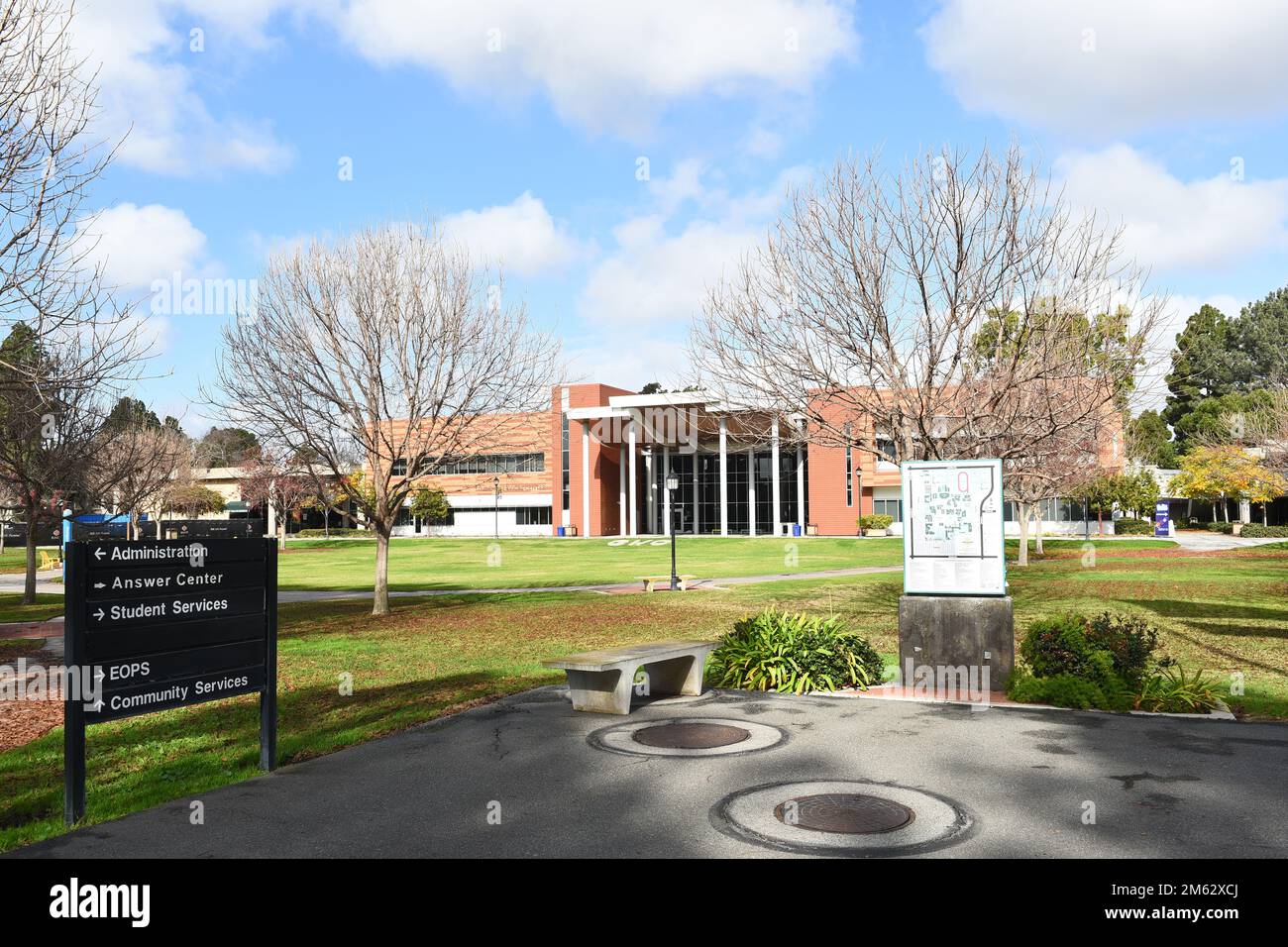 Student exterior hi-res stock photography and images - Alamy