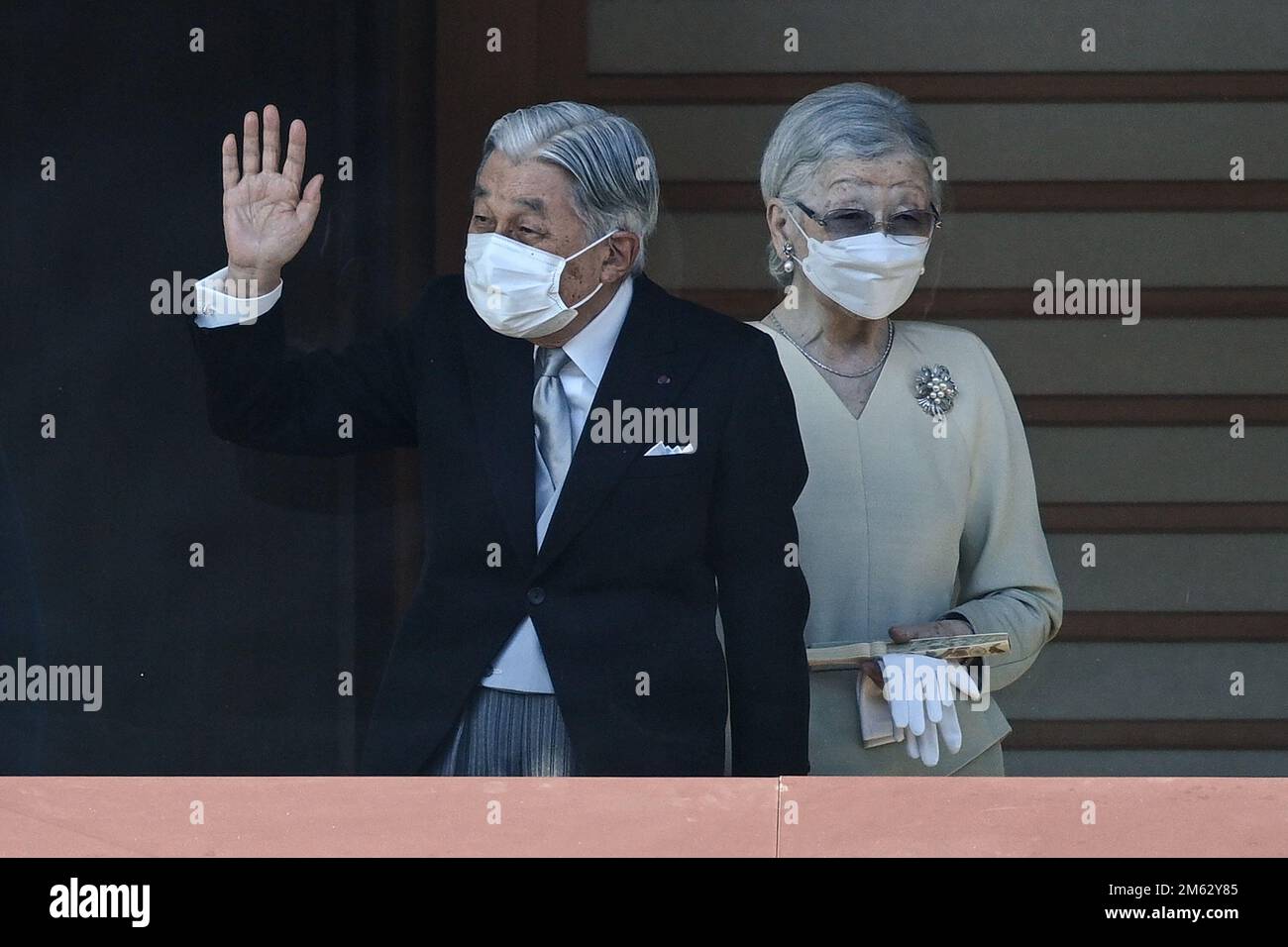 Tokyo, Japan. 2nd Jan, 2023. Former Japanese emperor Akihito (L) and ...