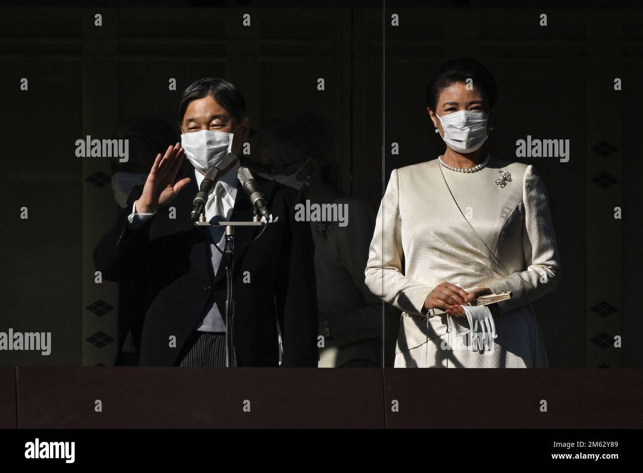 Tokyo, Japan. 2nd Jan, 2023. Japan's Emperor Naruhito (L) and Empress ...