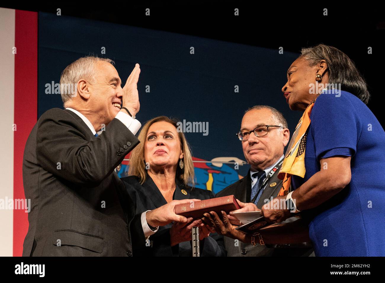 Thomas DiNapoli sworn as State Comptroller by Andrea Stewart-Cousins ...