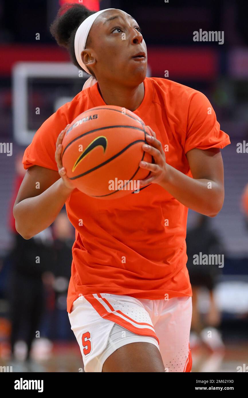January 1, 2023: Syracuse Orange guard Lexi McNabb (11) warms up prior ...
