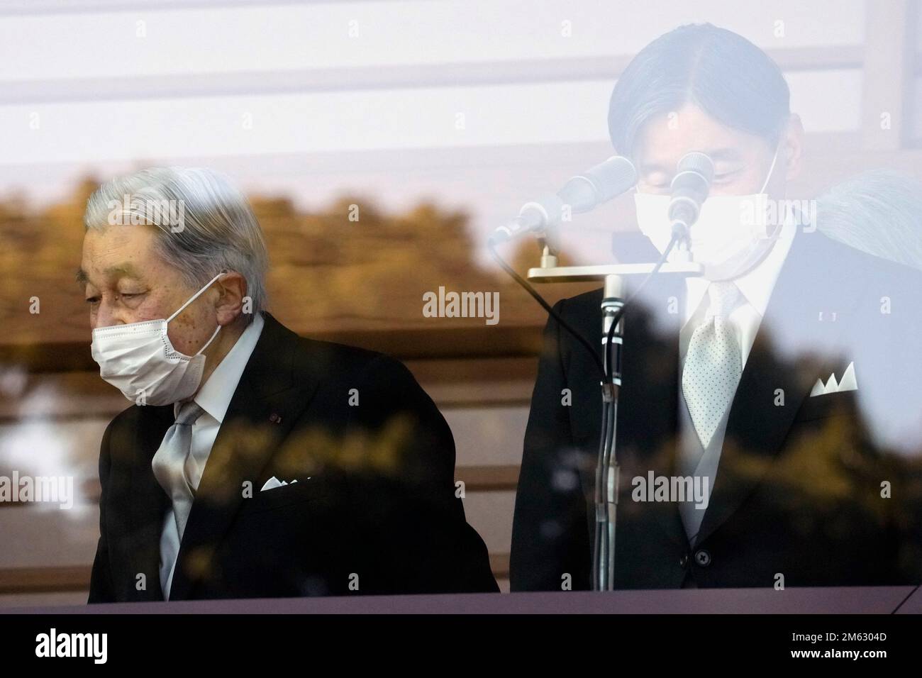 Tokyo, Japan. 2nd Jan, 2023. Japan's Emperor Naruhito, right, and ...