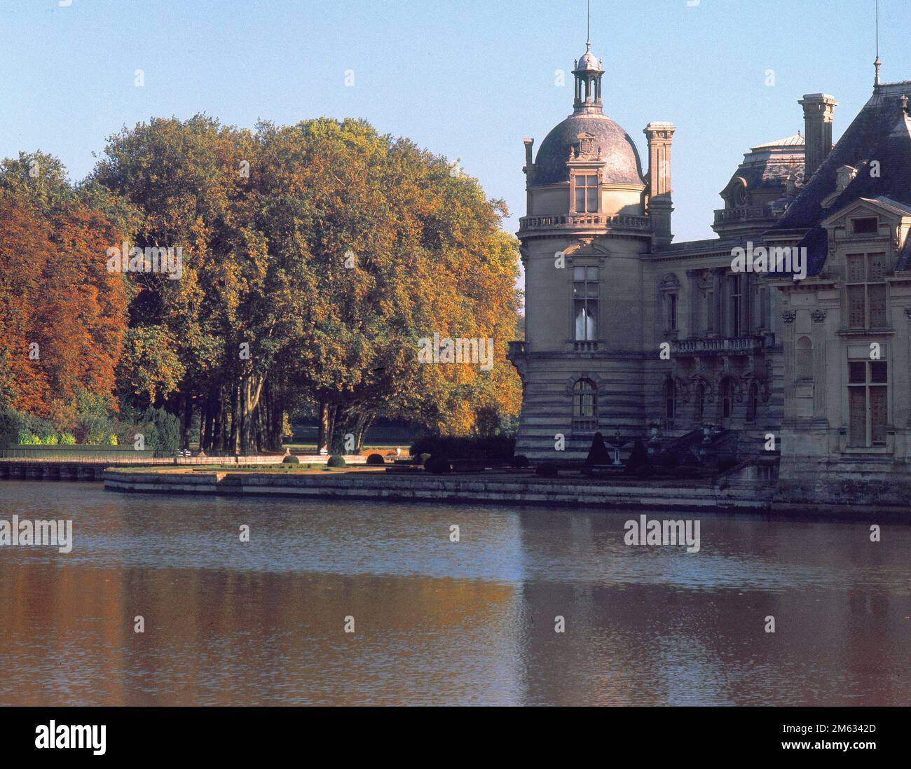 EXTERIOR-VISTA - FOTO AÑOS 60. Location: PALACIO. CHANTILLY. France ...