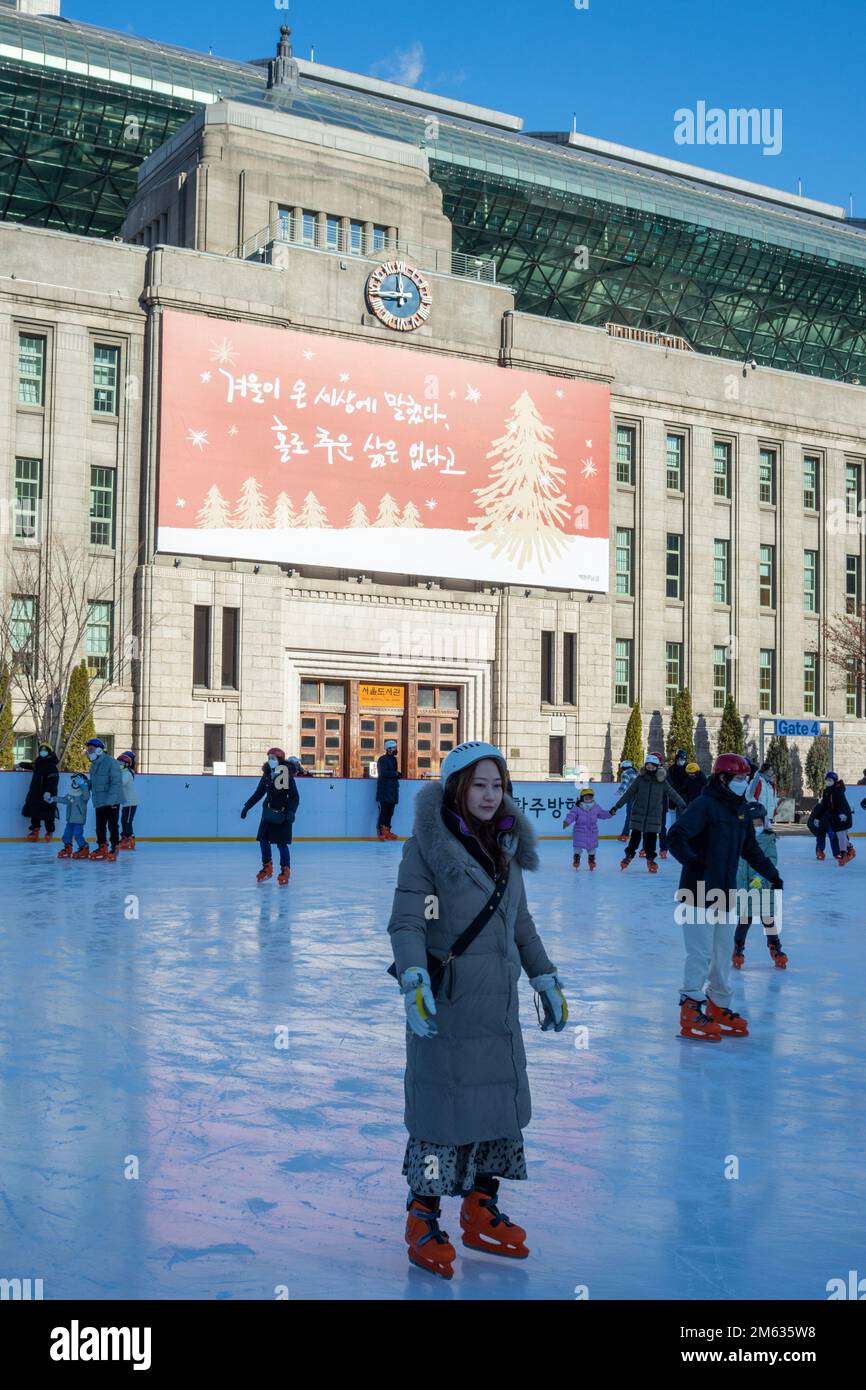 City hall seoul south korea skating hi-res stock photography and images ...