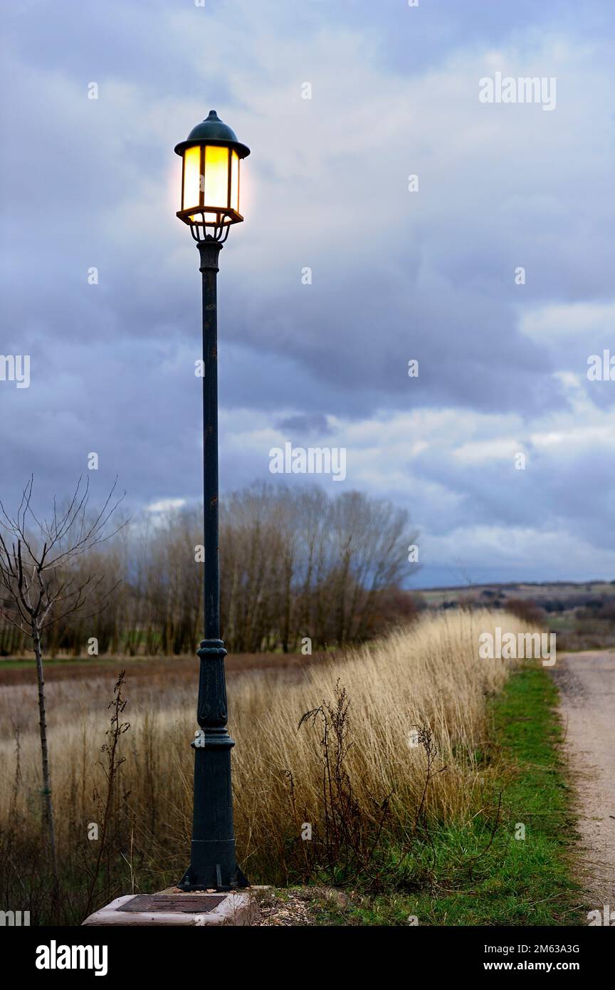 Street light illuminating a road hi-res stock photography and images ...