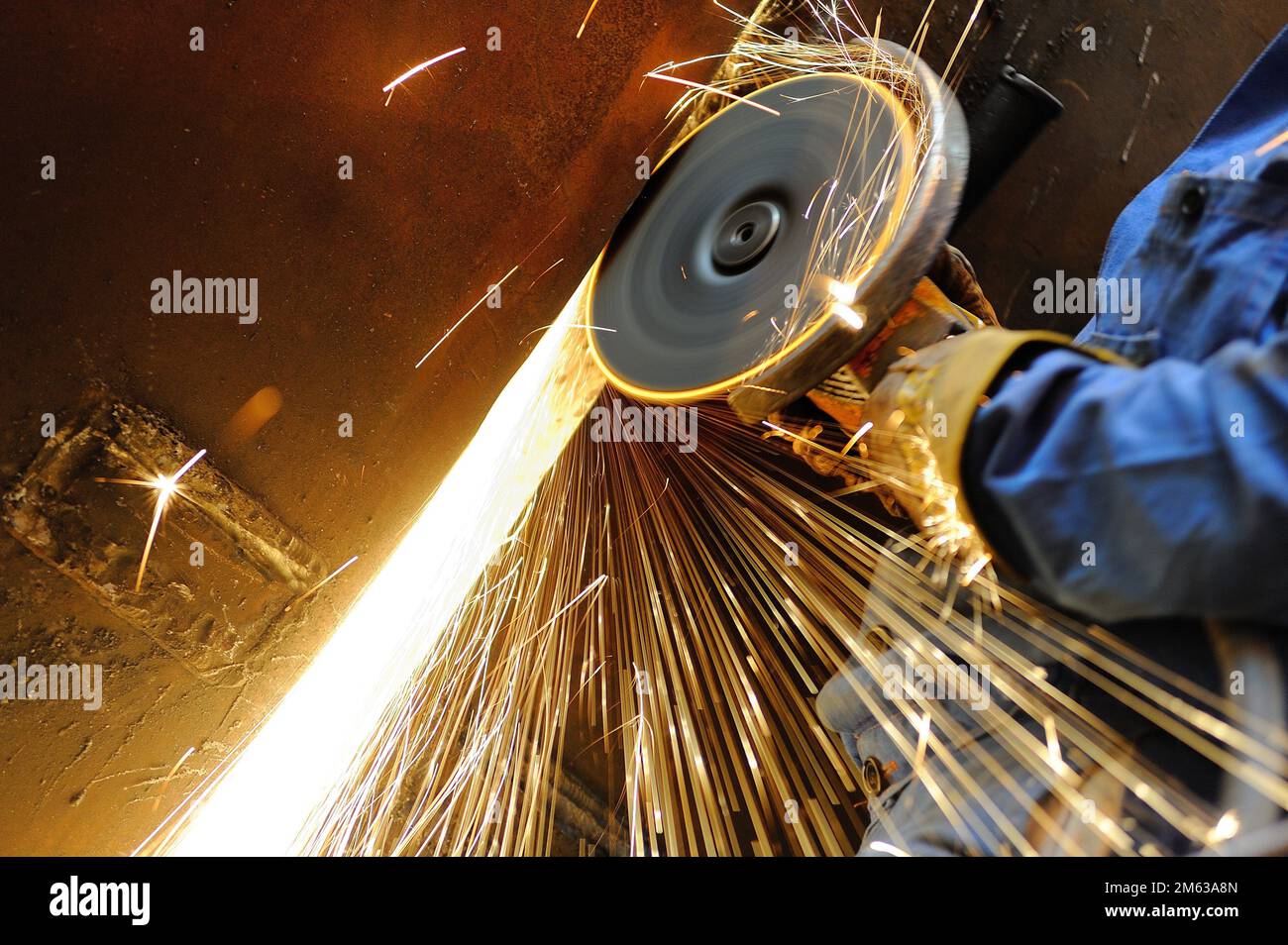 Throwing sparks hi-res stock photography and images - Alamy