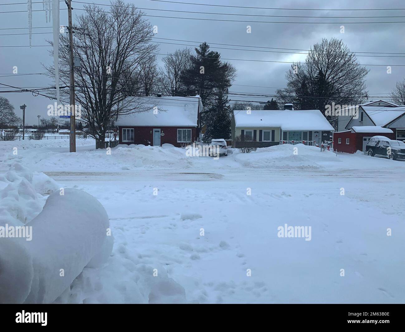 Extreme winter season snowfall ontario canada hi-res stock photography ...