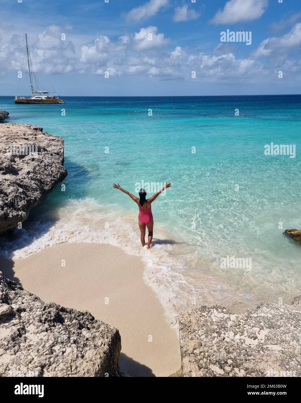 Tres Trapi Steps Triple Steps Beach, Aruba completely empty, a Popular ...