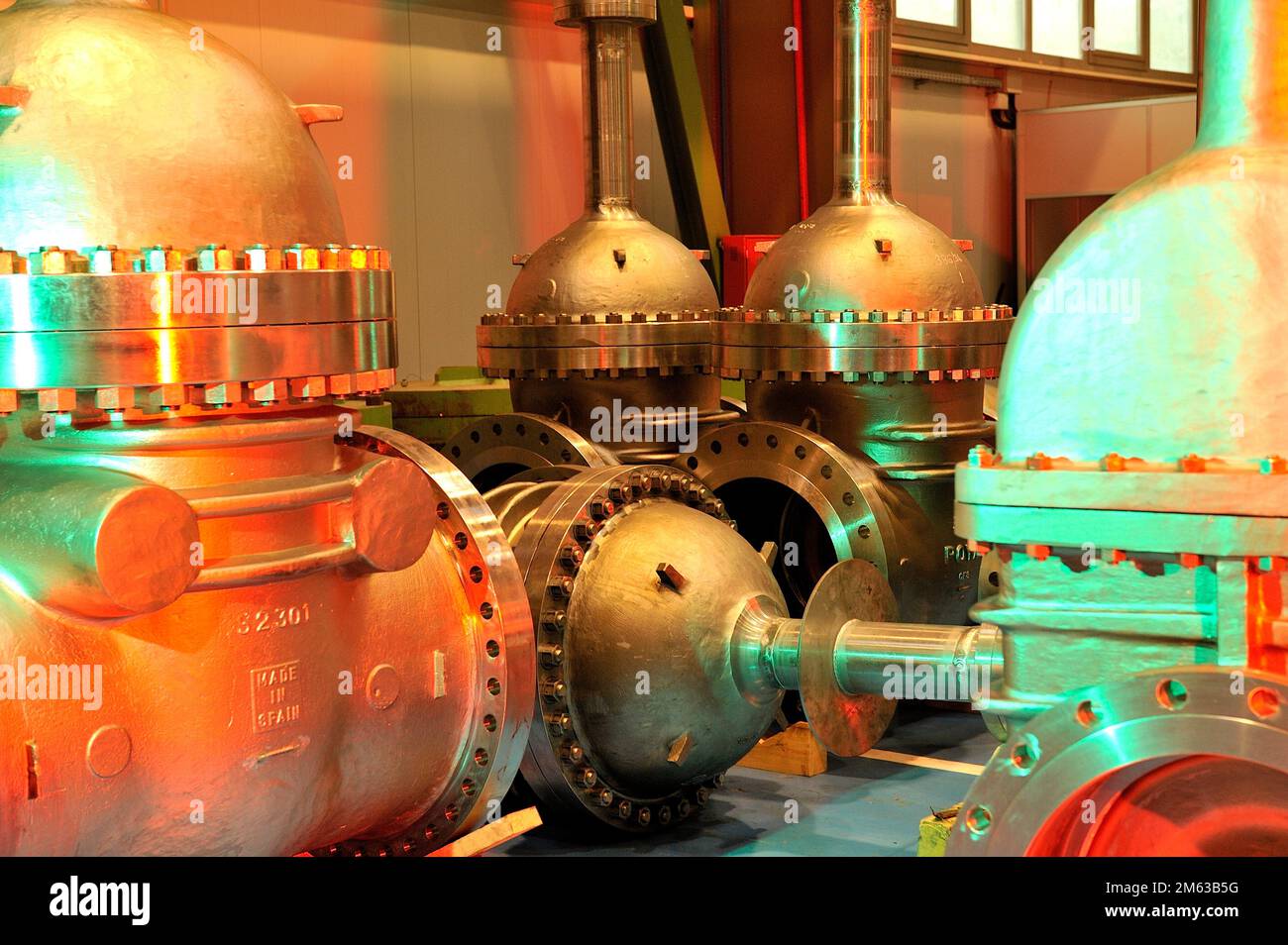 Valve machining hi-res stock photography and images - Alamy