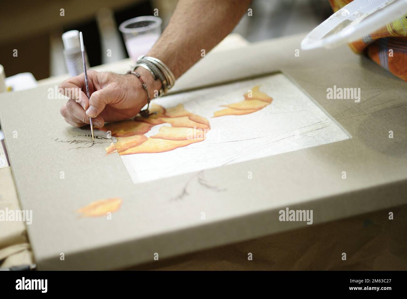 Hand painting frame hi-res stock photography and images - Alamy