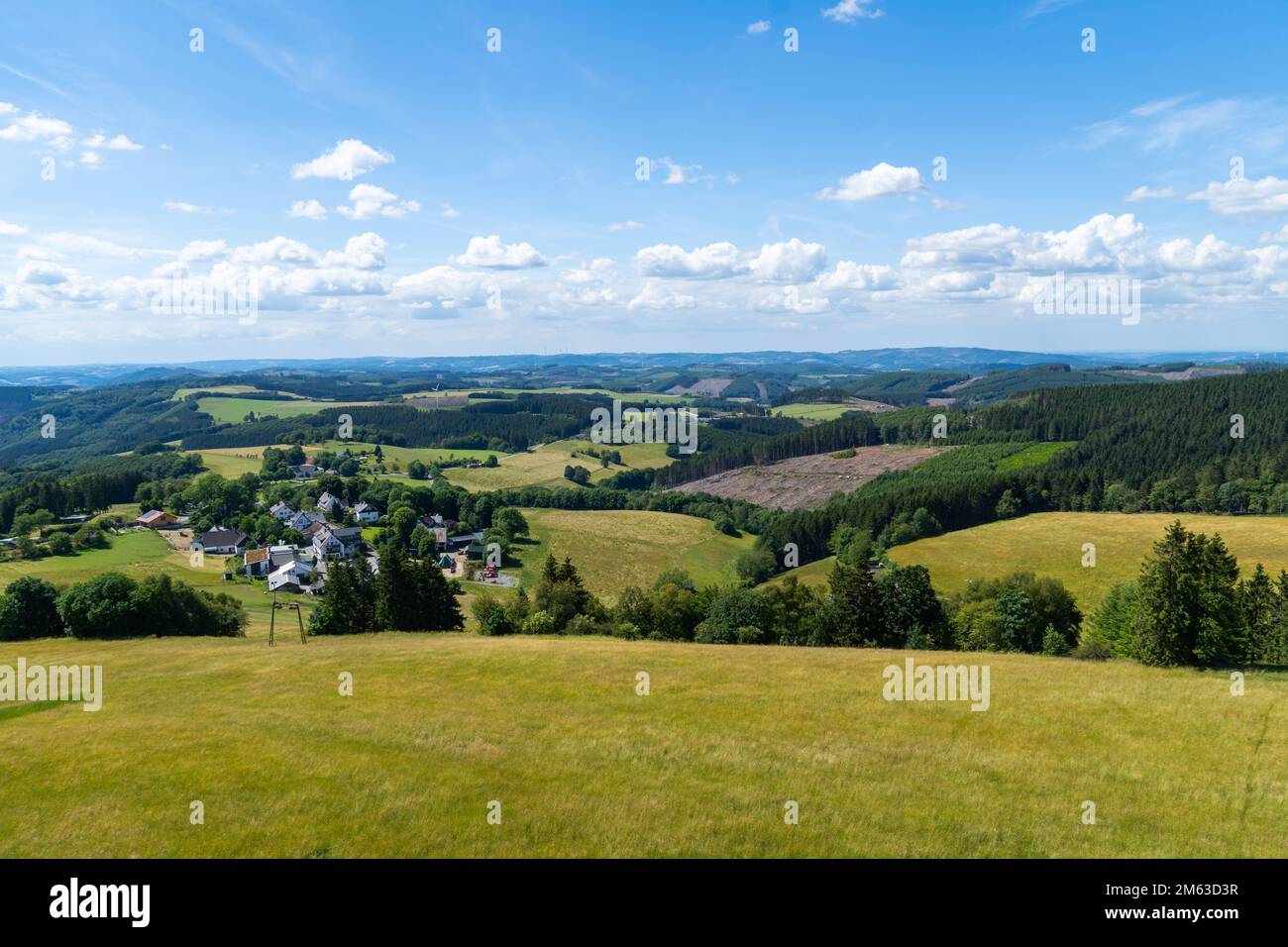 Landscape at Schomberg in Sauerland. Nature with forests and hiking ...