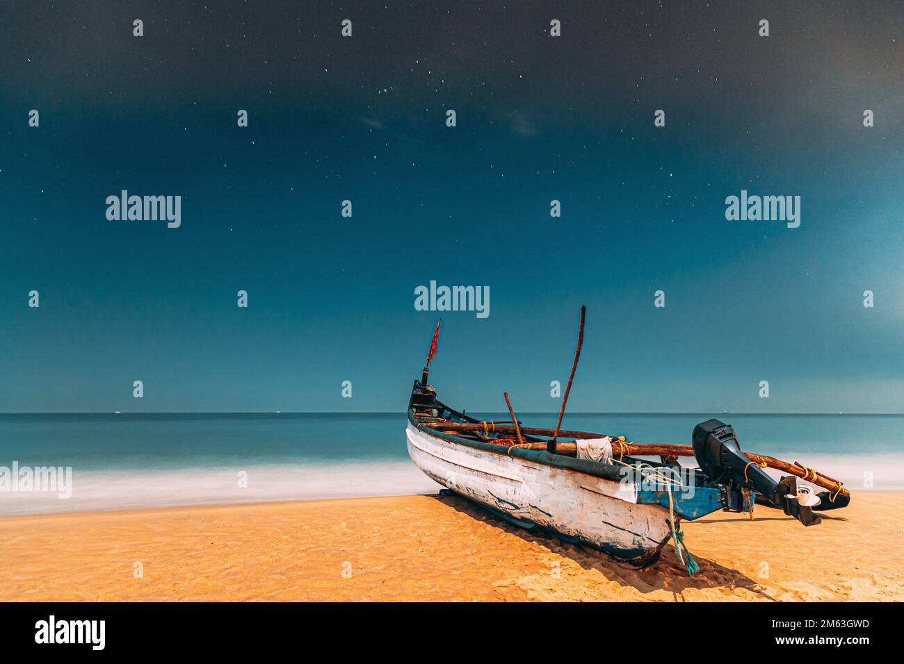 Starry night sky at sea hi-res stock photography and images - Alamy