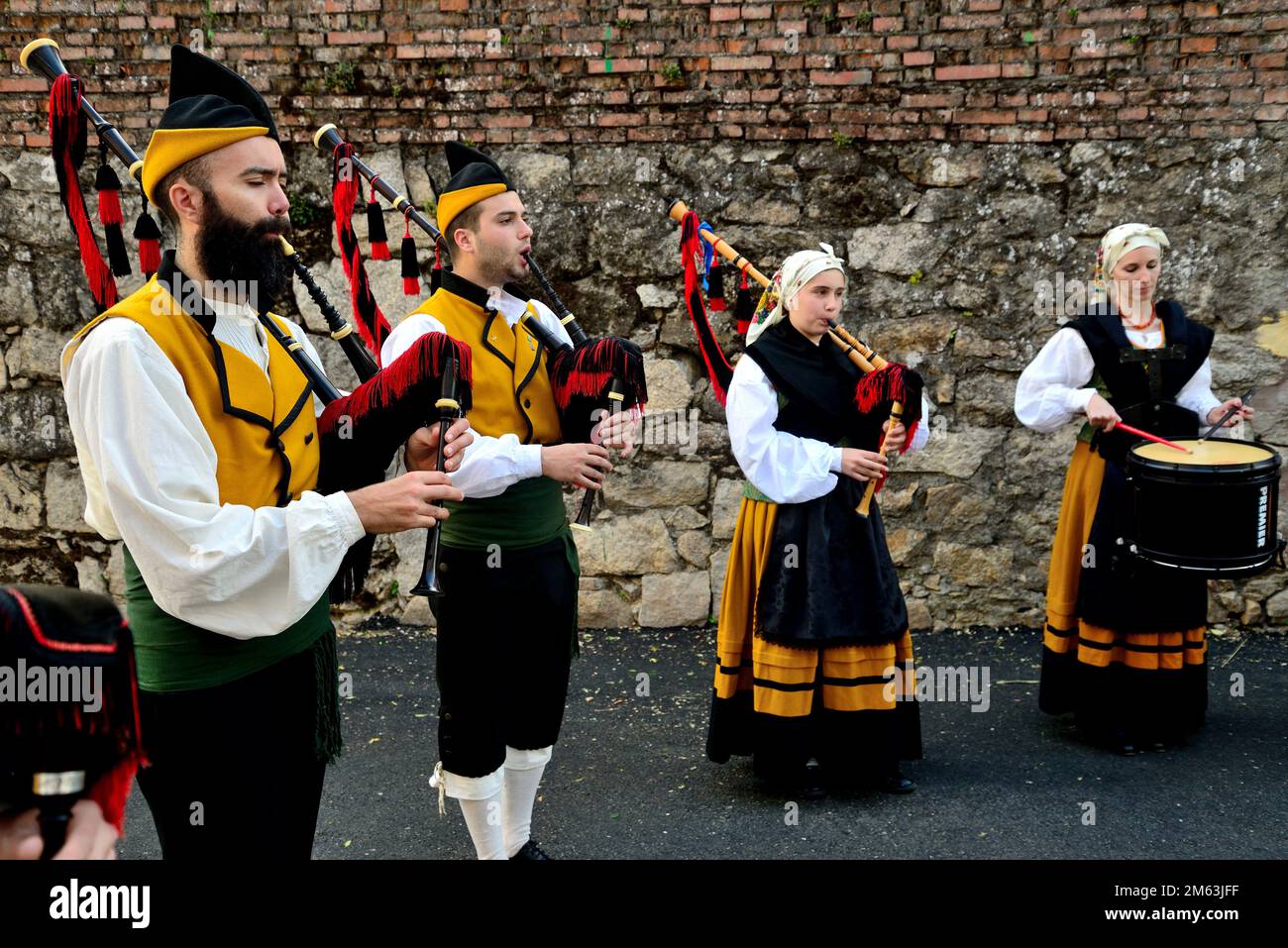 Asturian traditional costume hi-res stock photography and images - Alamy