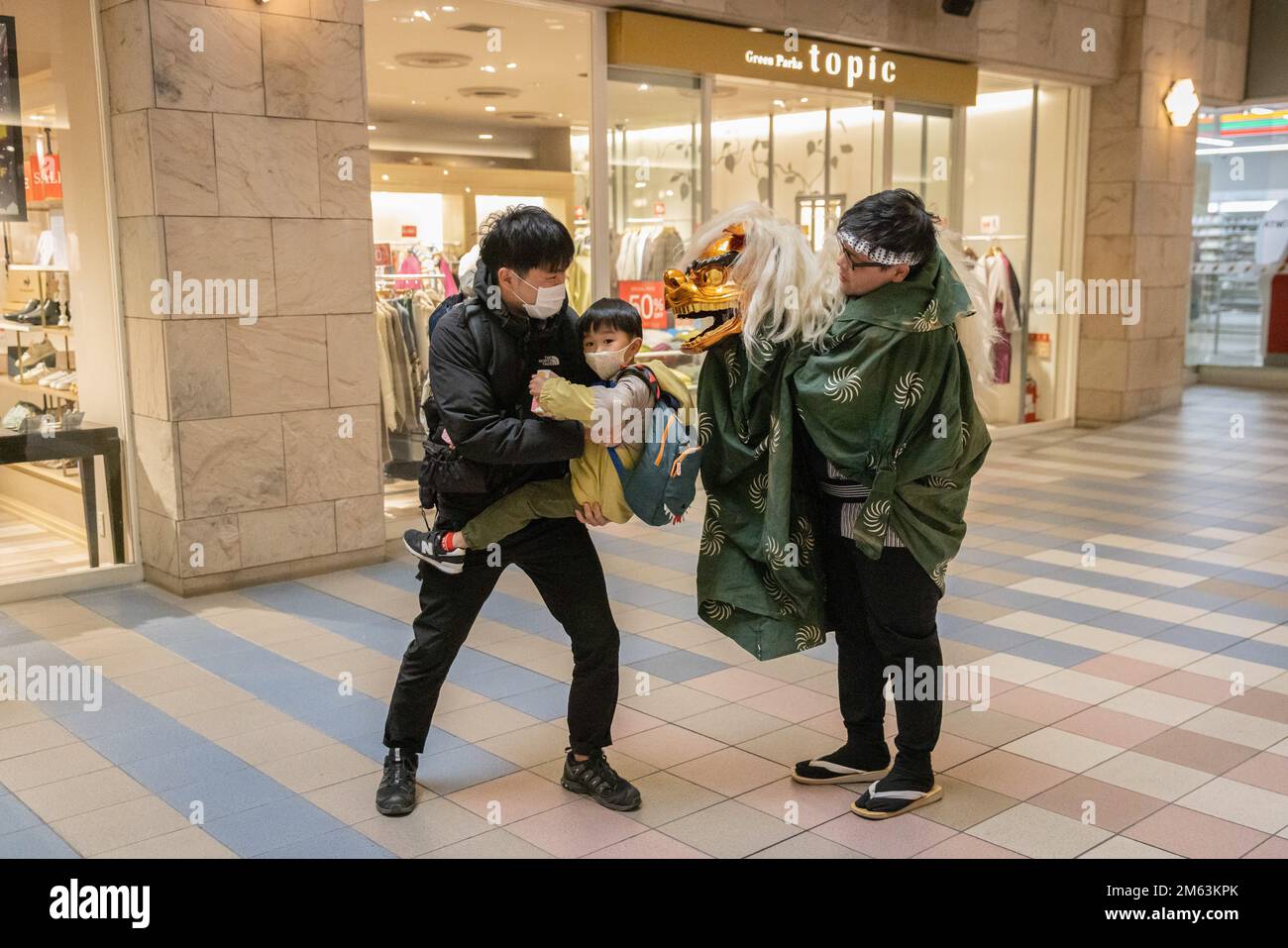 Japan lion dance japan lion dance hi-res stock photography and images ...