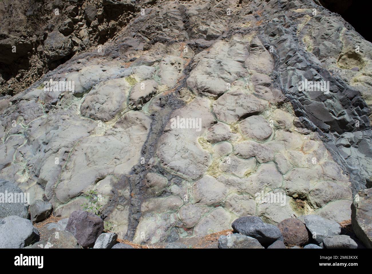 Rock underwater hi-res stock photography and images - Alamy