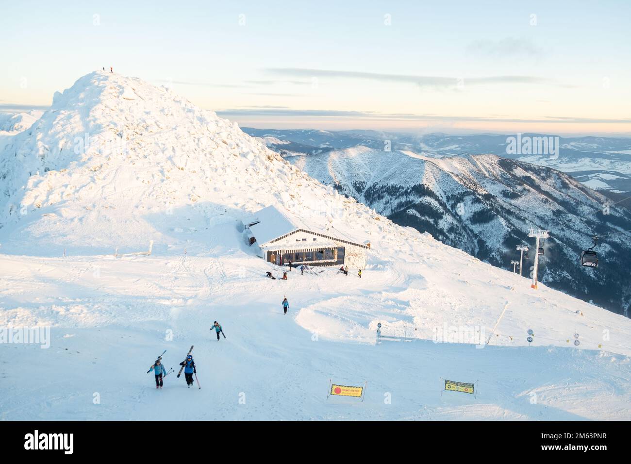 Cafe on top ski hi-res stock photography and images - Alamy