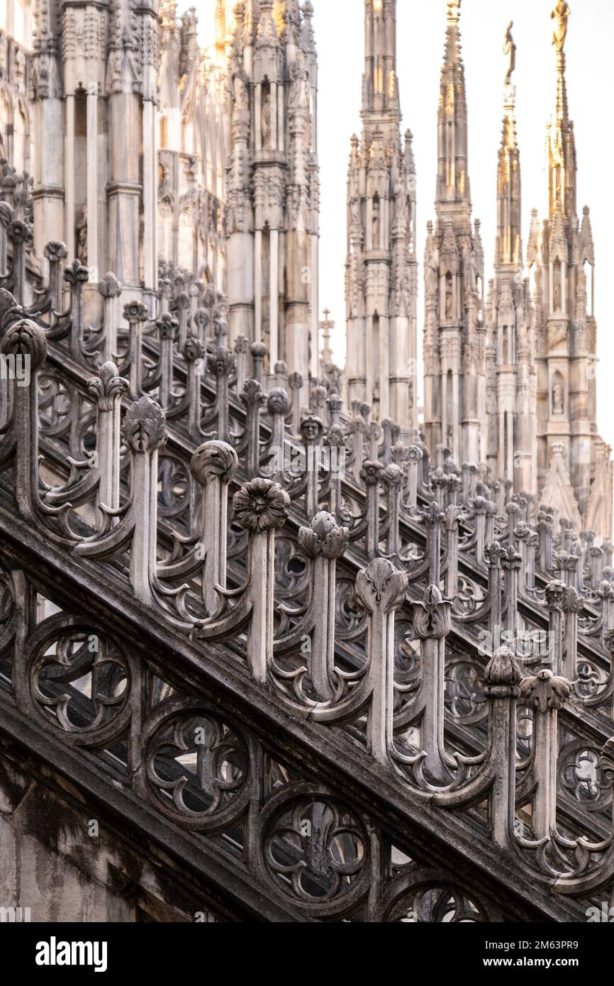 Flying buttress duomo hi-res stock photography and images - Alamy