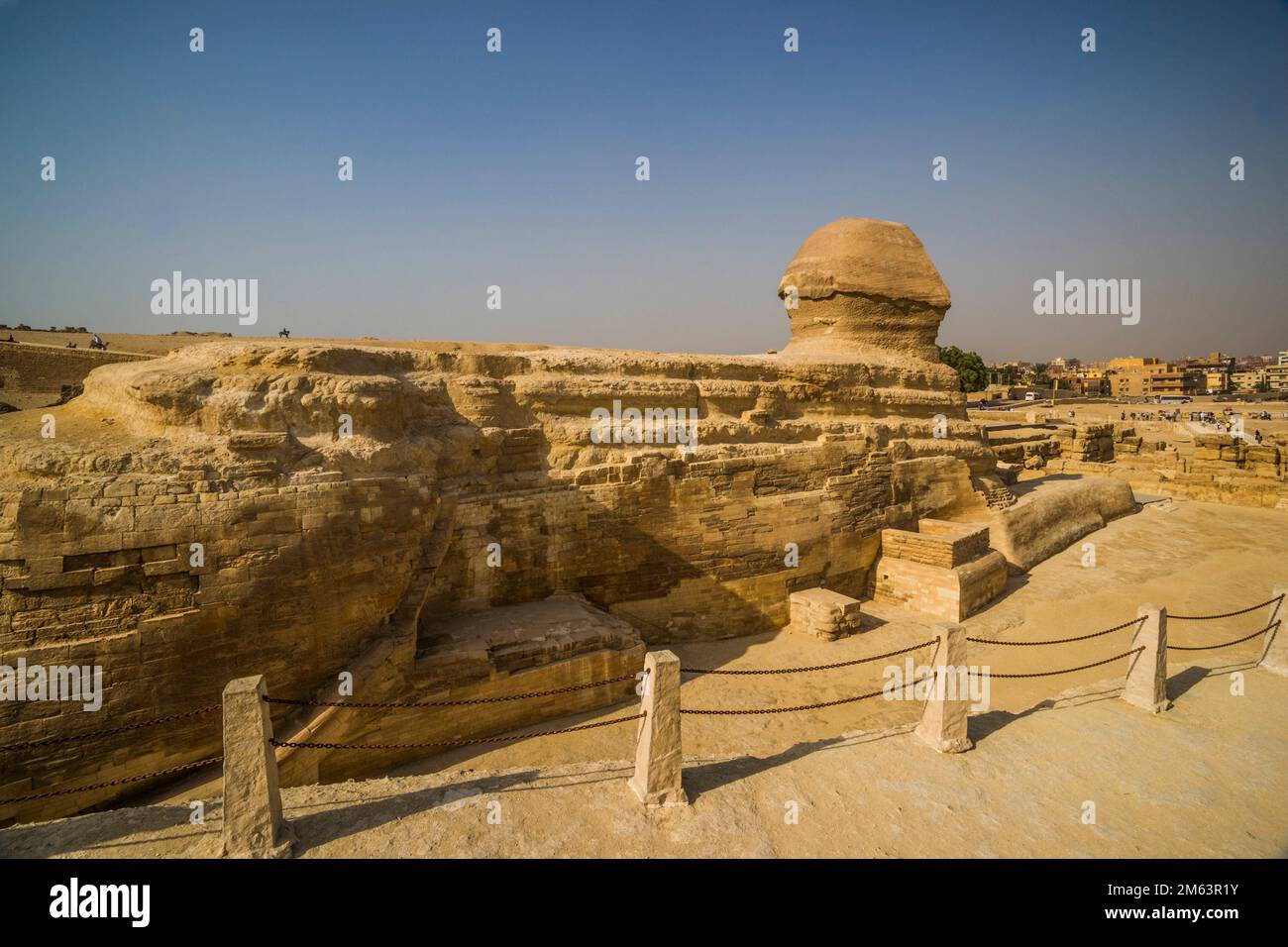 Sphinx side view pyramids giza hi-res stock photography and images - Alamy