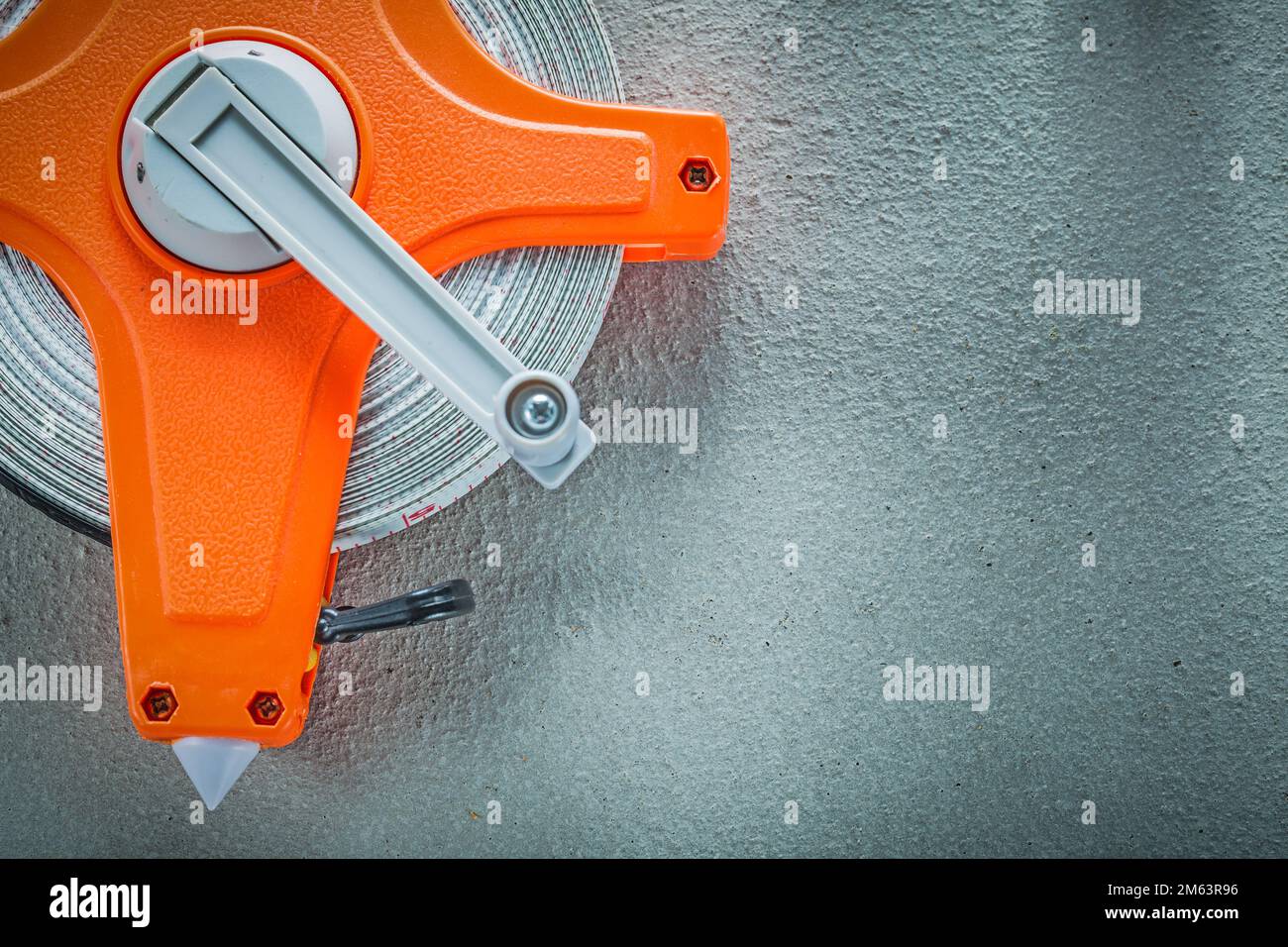 Tape measure on concrete background top view Stock Photo - Alamy