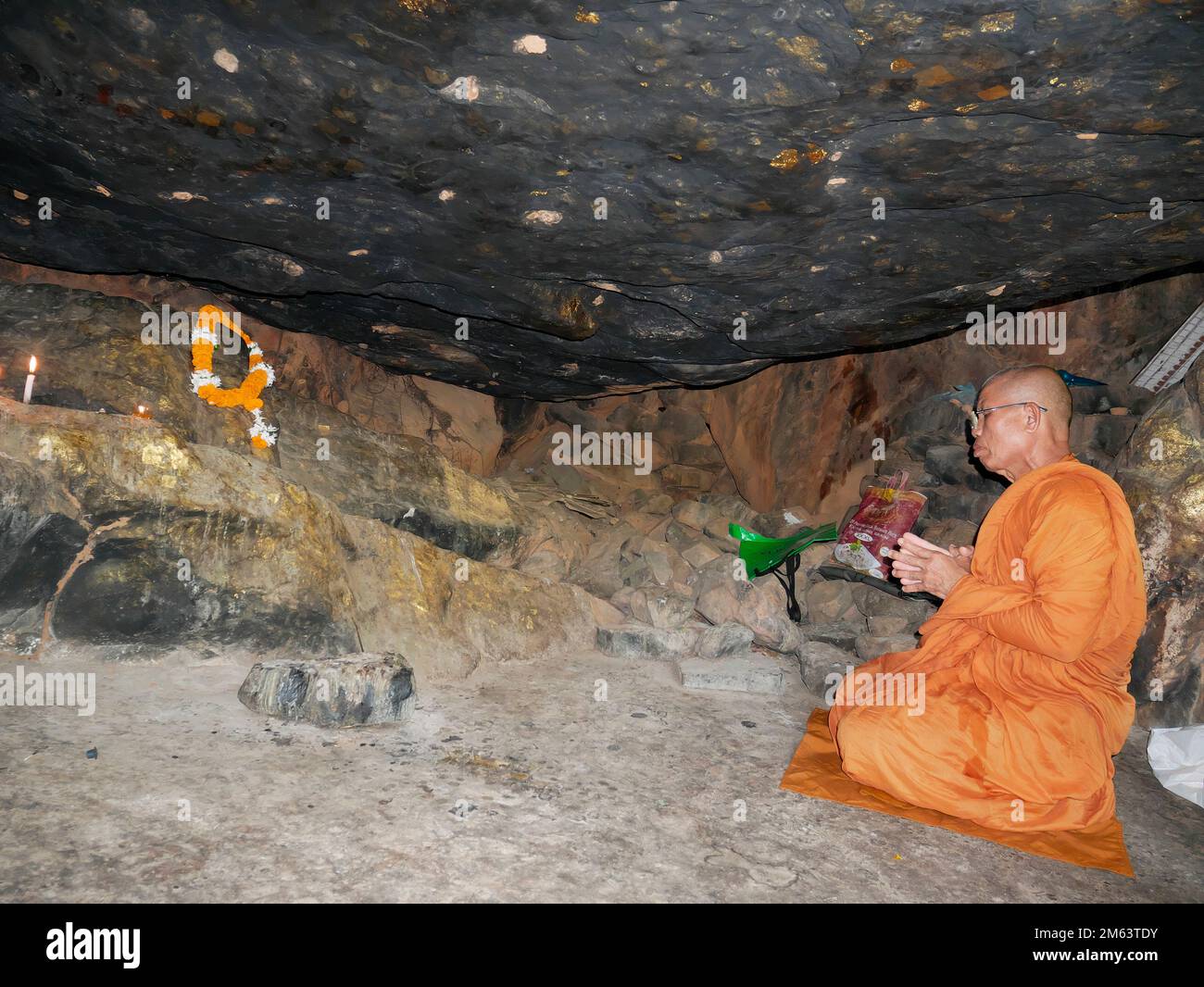MONKS PRAYING AT ANAND'S CAVE IN VULTURES PEAK, RAJGIR, BIHAR, INDIA ...