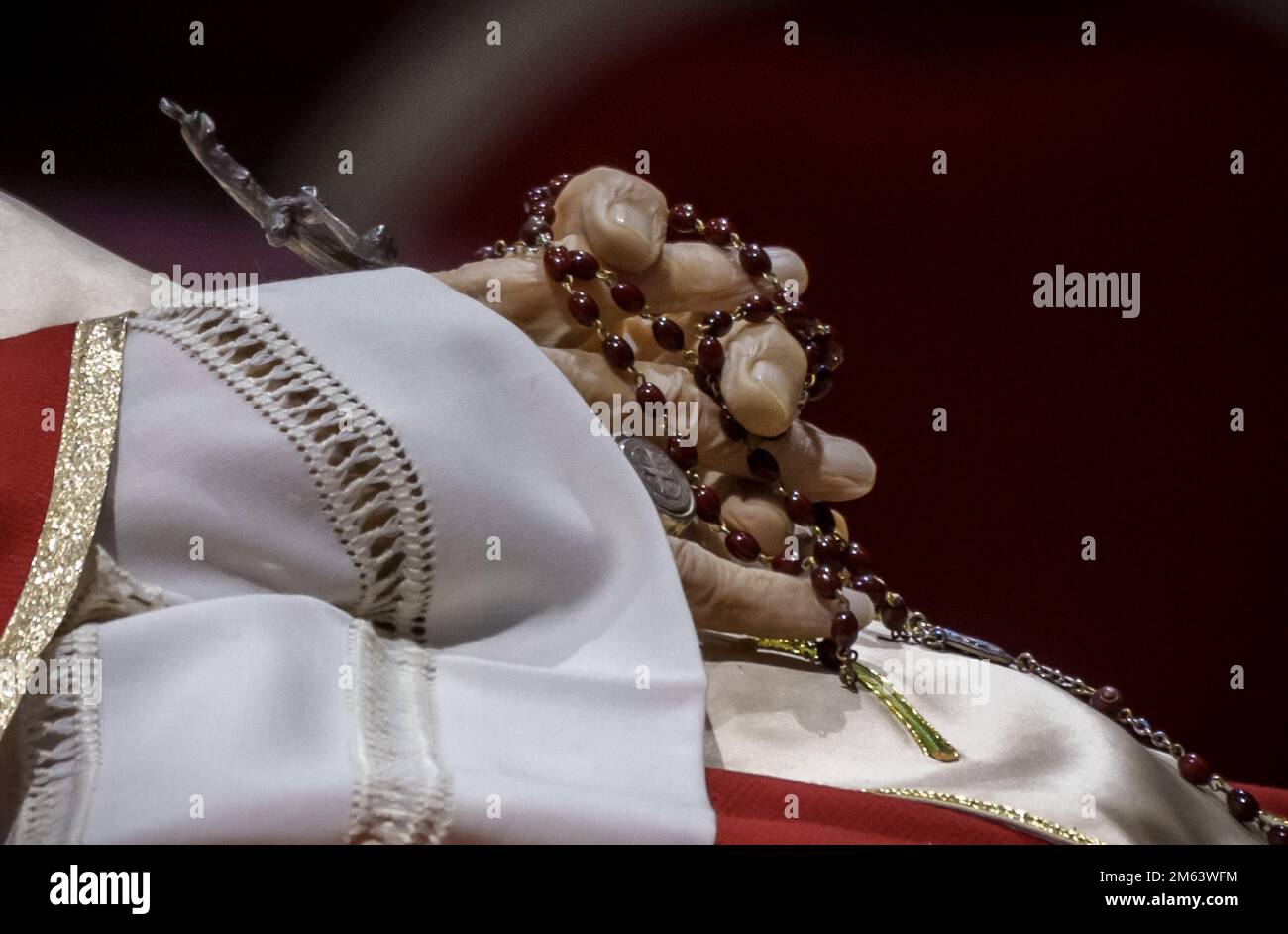 Vatican. 02nd Jan, 2023. The body of the late Pope Benedict XVI is laid ...