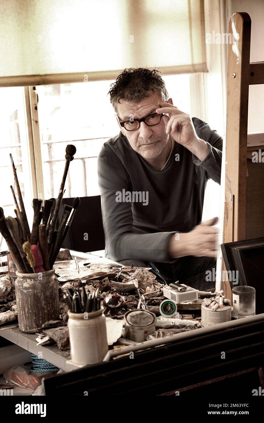 Artist Jack Vettriano in his studio London 2010 Stock Photo - Alamy