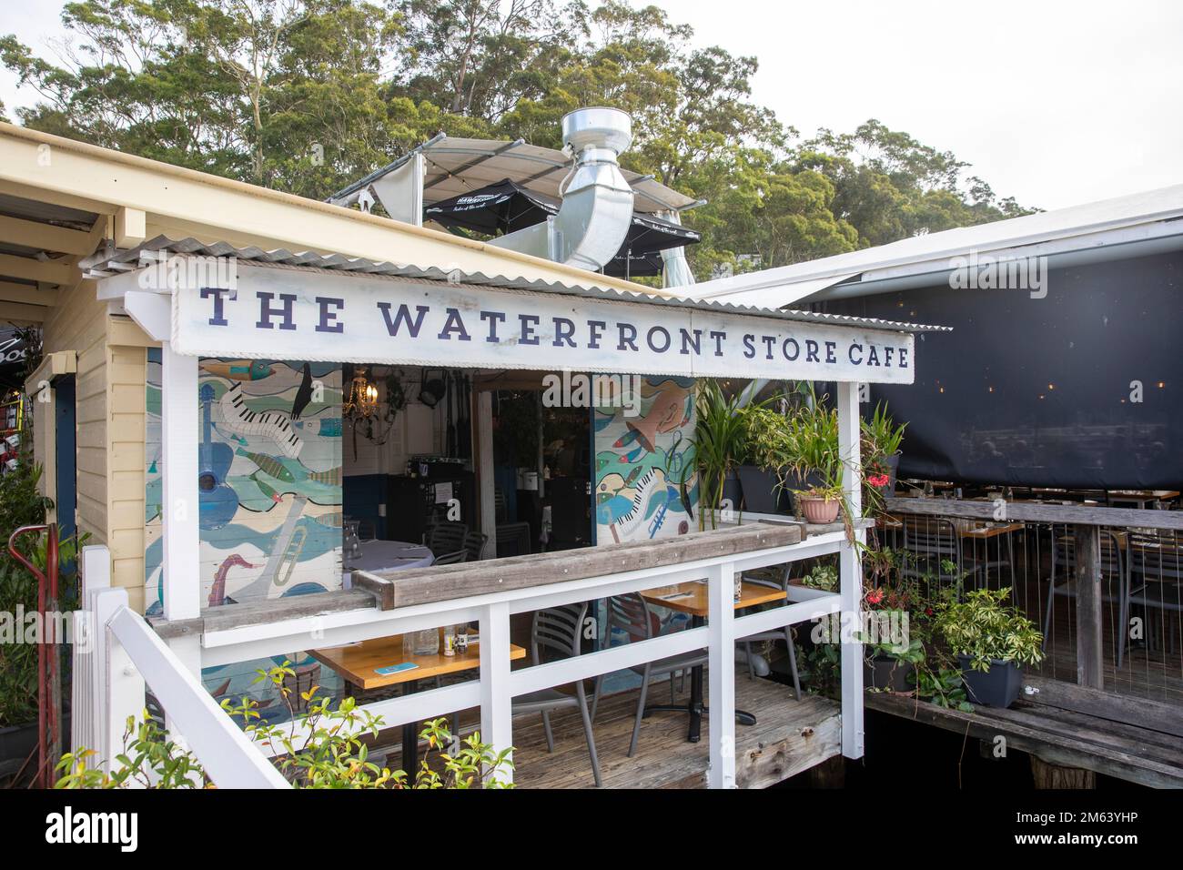 Australian restaurant cafe, waterfront cafe at Church Point in Sydney ...
