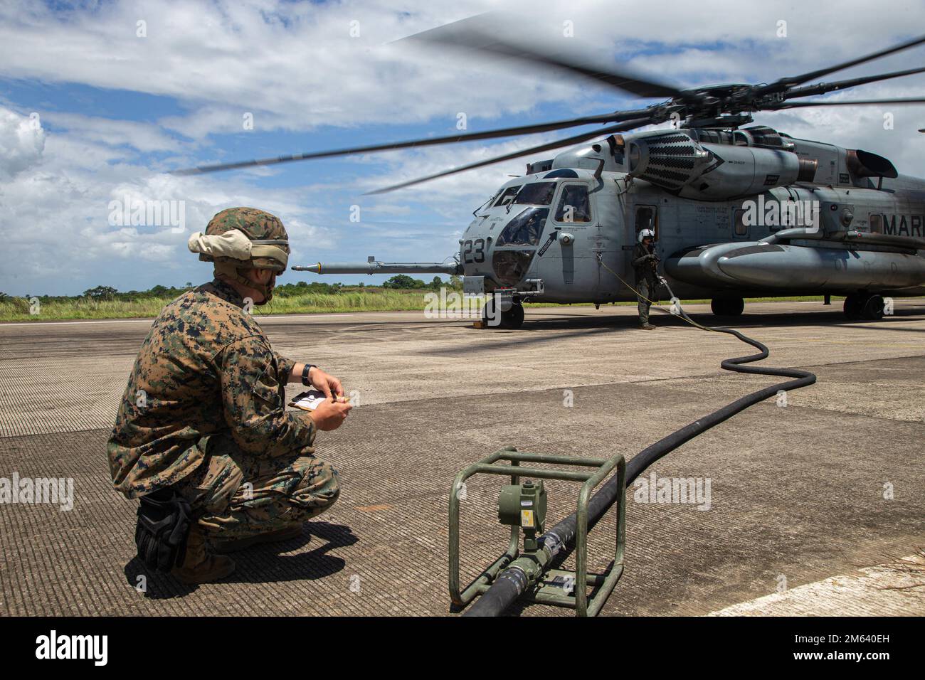 U.S. Marines assigned to Marine Heavy Helicopter Squadron 466 (HMH-466 ...
