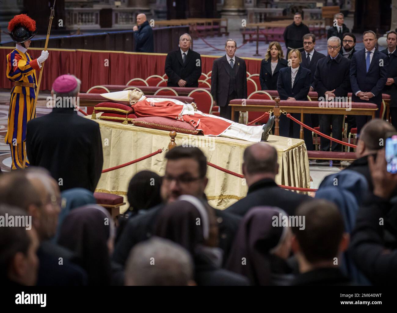 Vatican. 02nd Jan, 2023. The body of Pope Emeritus Benedict XVI is laid ...