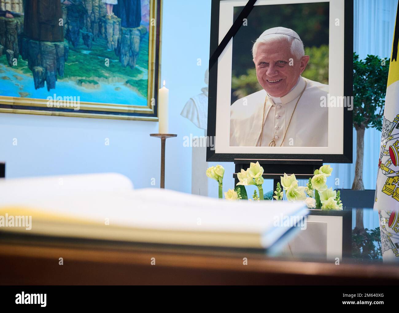 Condolence table hi-res stock photography and images - Alamy