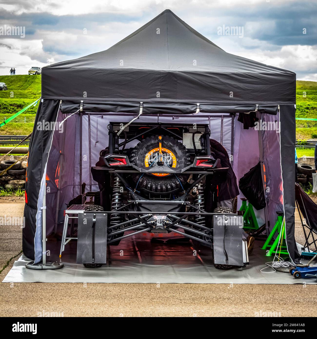 Buggy in boxing under an awning during preparation for the competition ...
