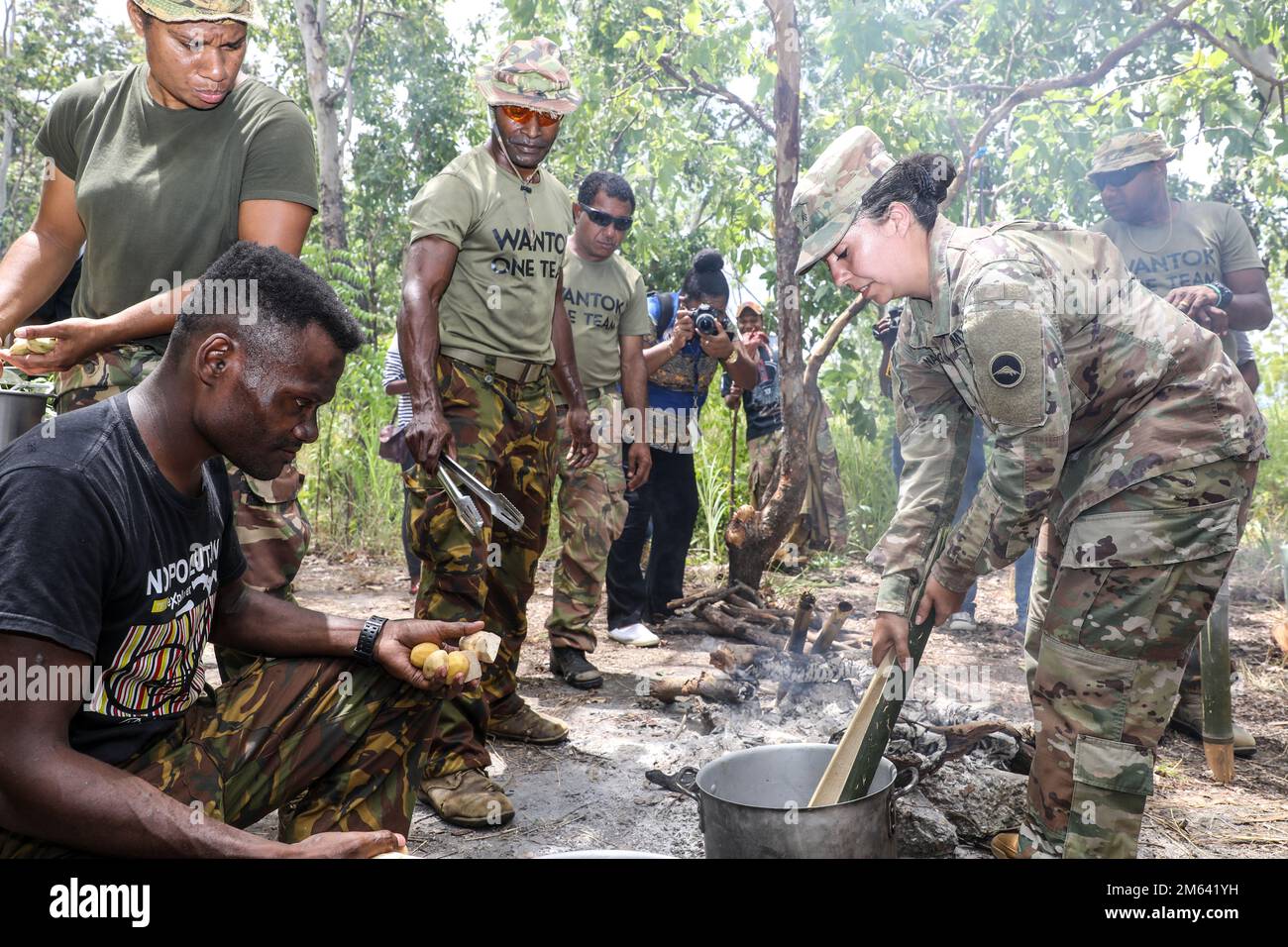 U.S. Army Soldiers from the 130th Engineer Brigade, 8th Military Police ...