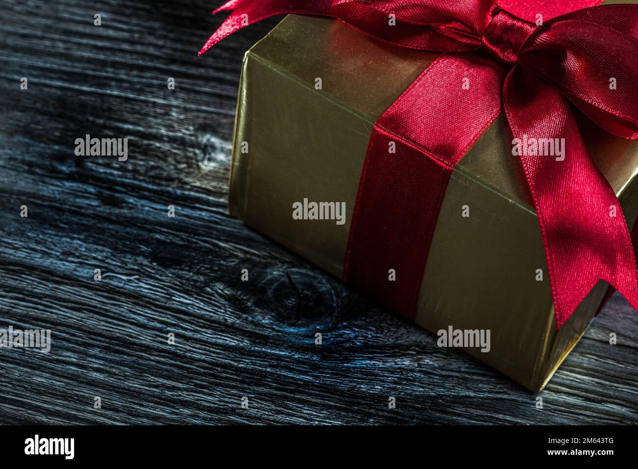 Golden red present box hi-res stock photography and images - Alamy