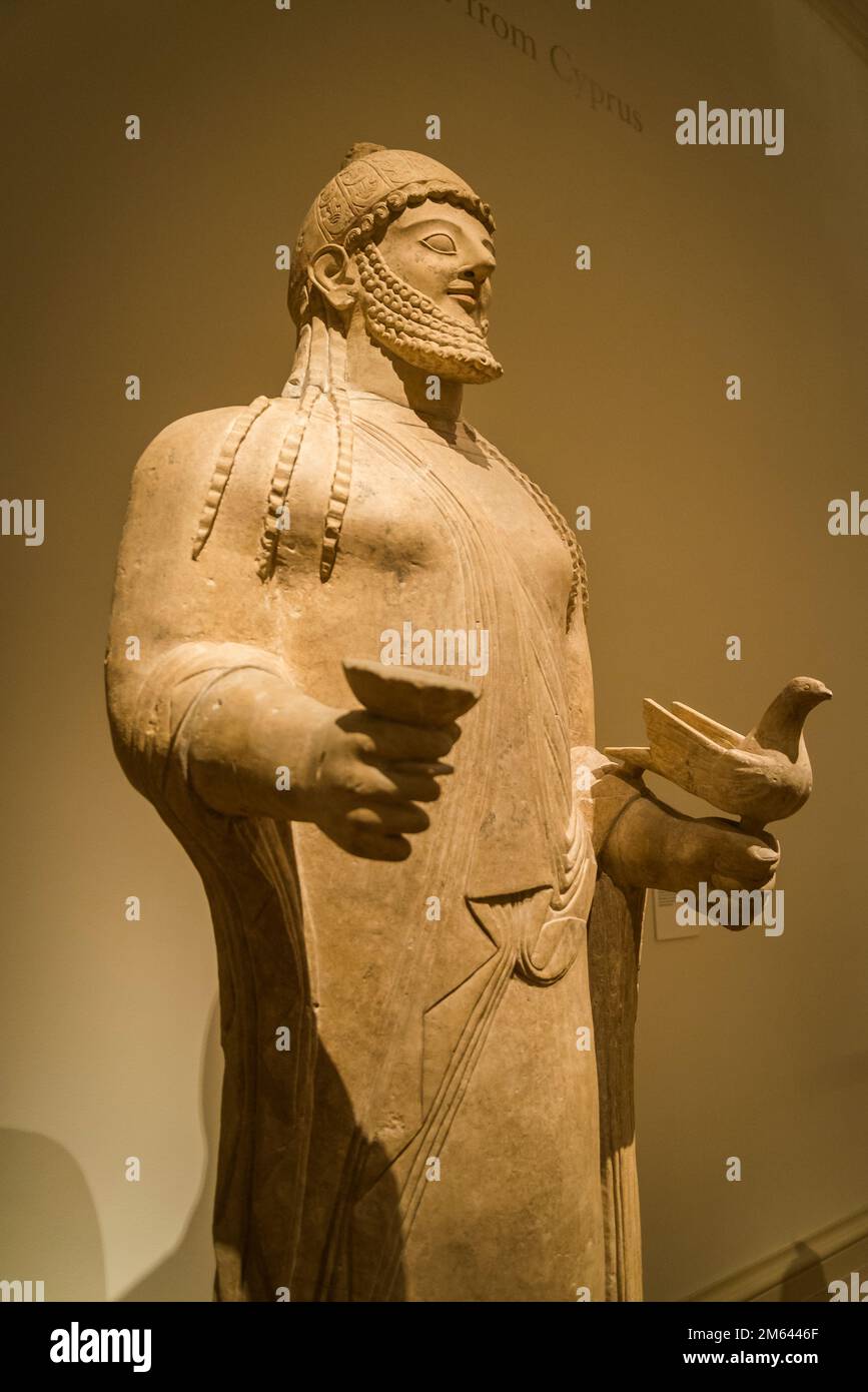 Limestone priest, Cypriot, 6th century BC, Metropolitan Museum of Art ...