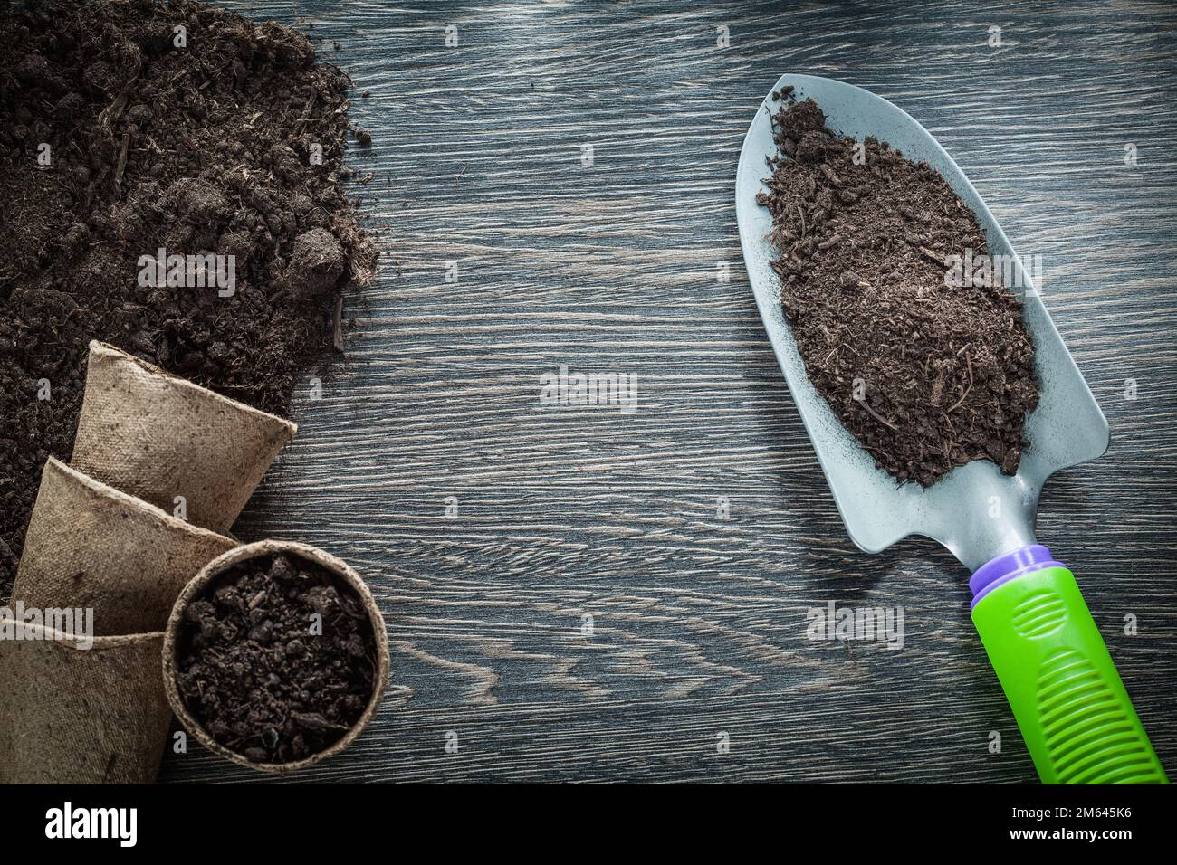Spade on soil pots hi-res stock photography and images - Alamy