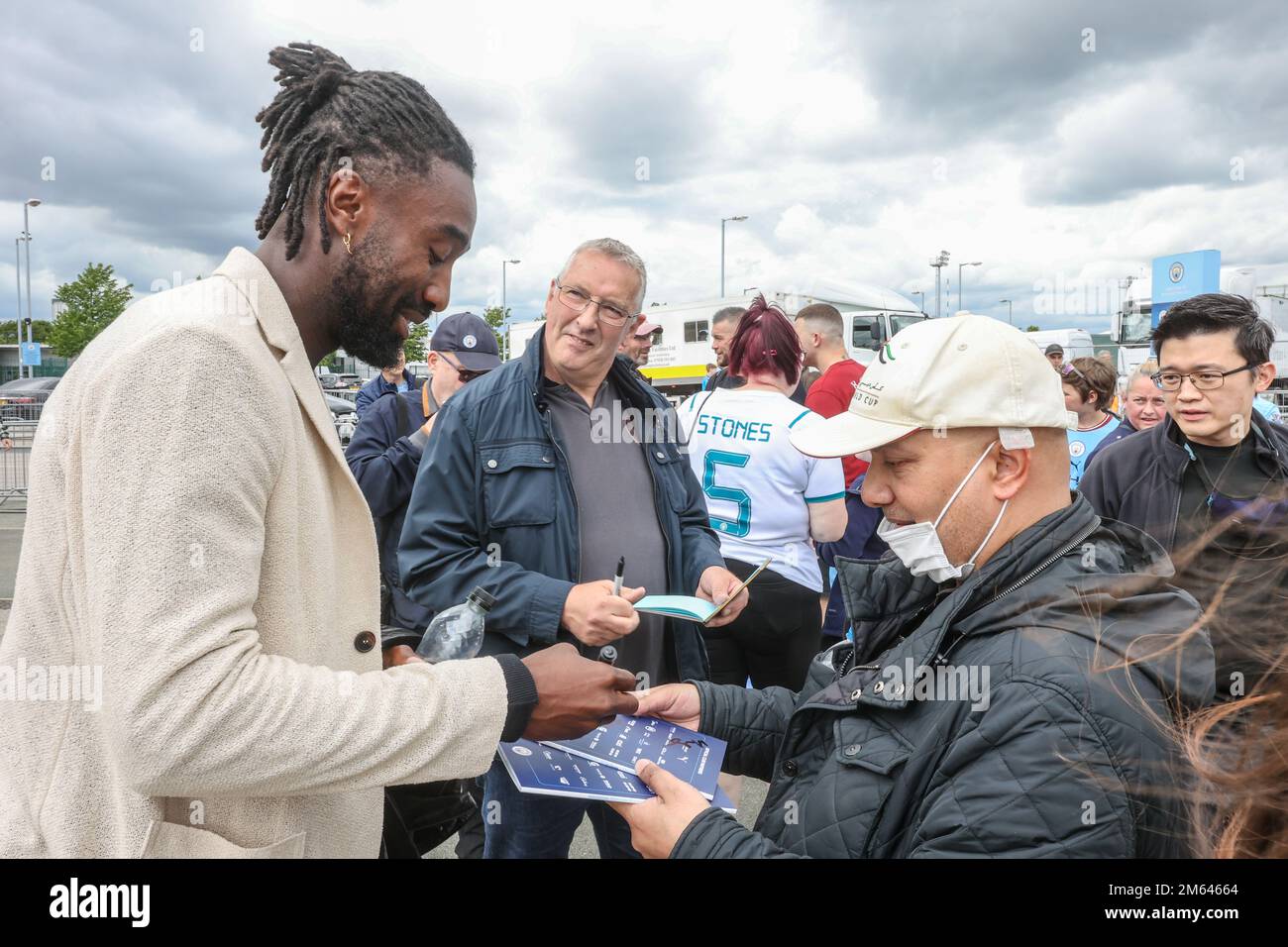 Manchester city football club sign hi-res stock photography and images ...
